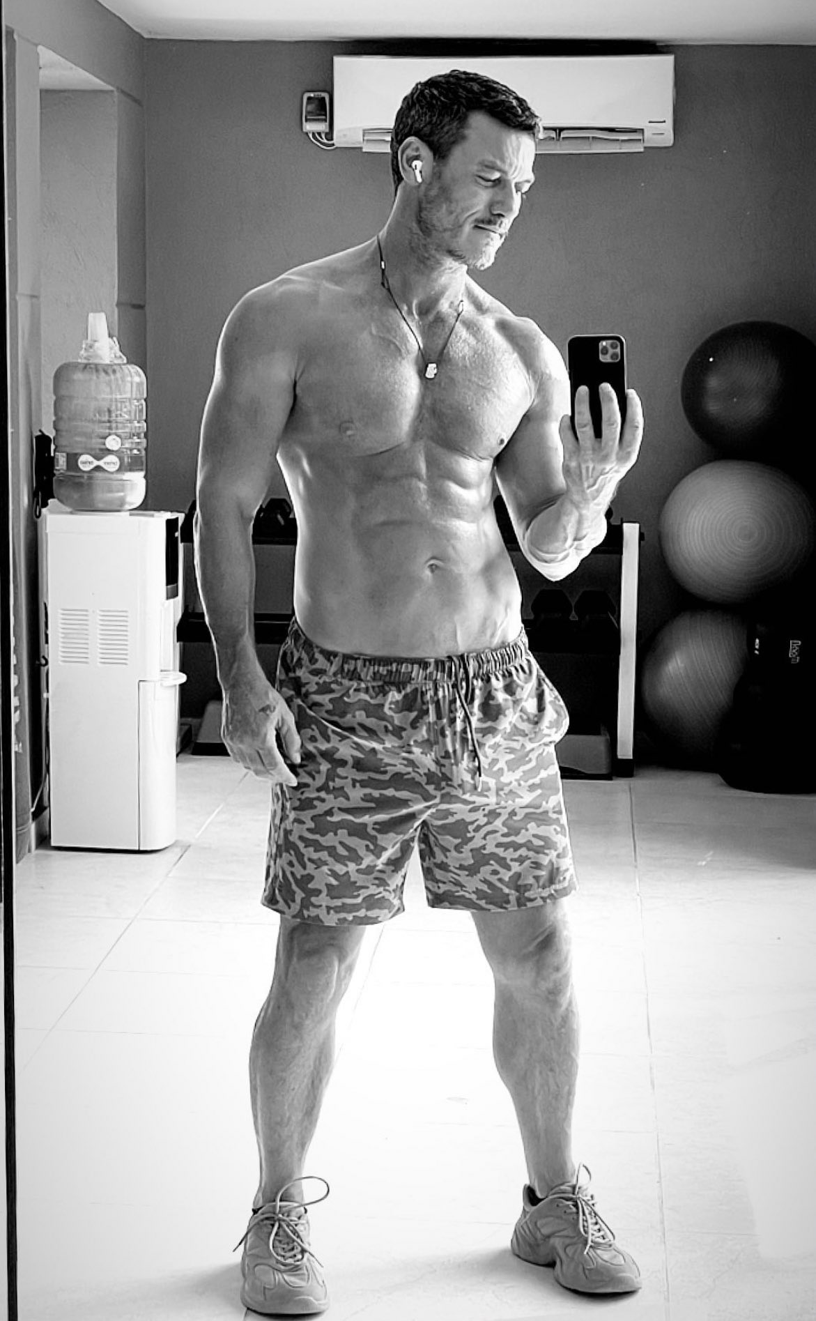 Luke Evans Bodybuilding