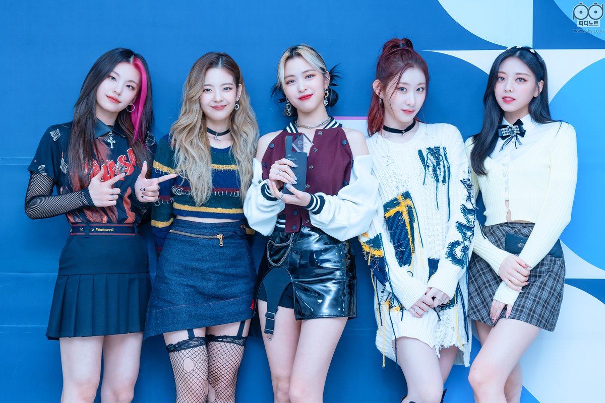 itzy elite🌹 on Twitter: "211010 sbs inkigayo pd note [TOP ARTIST] ITZY - LOCO #ITZY ...