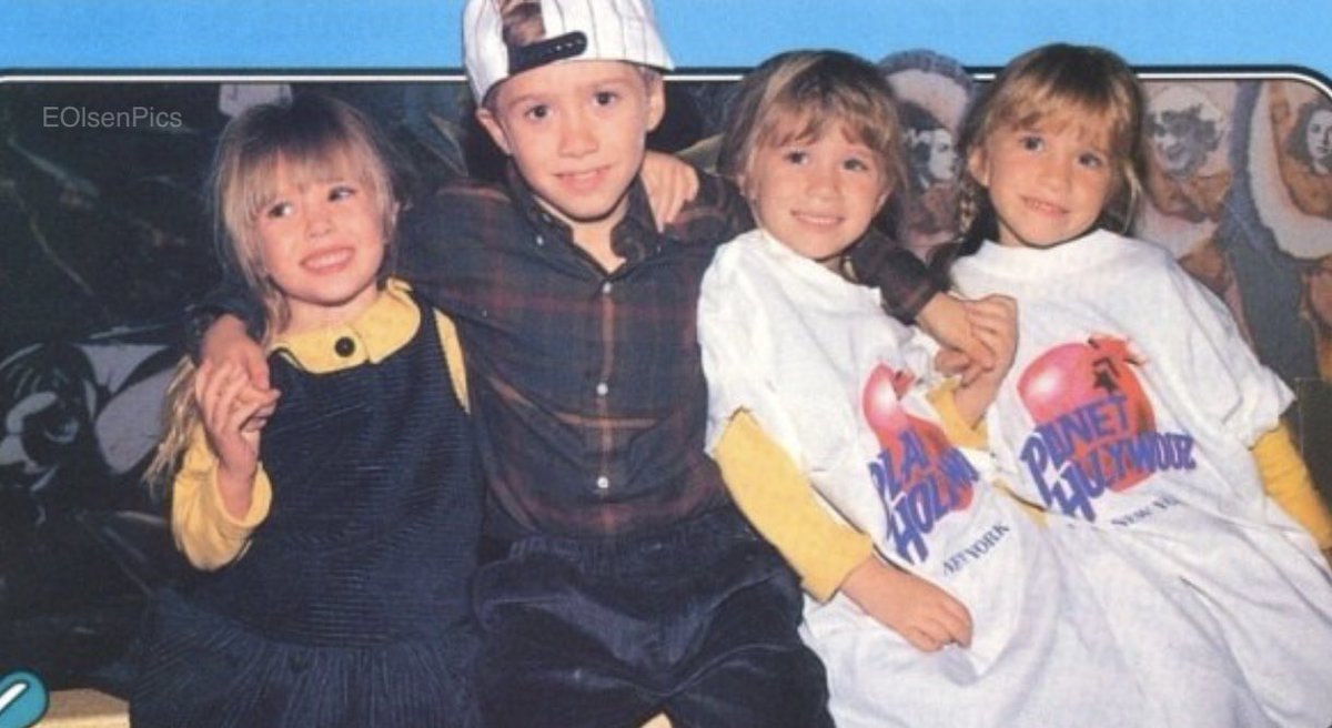 Elizabeth Olsen as a child. Elizabeth Olsen Central @eolsencentral