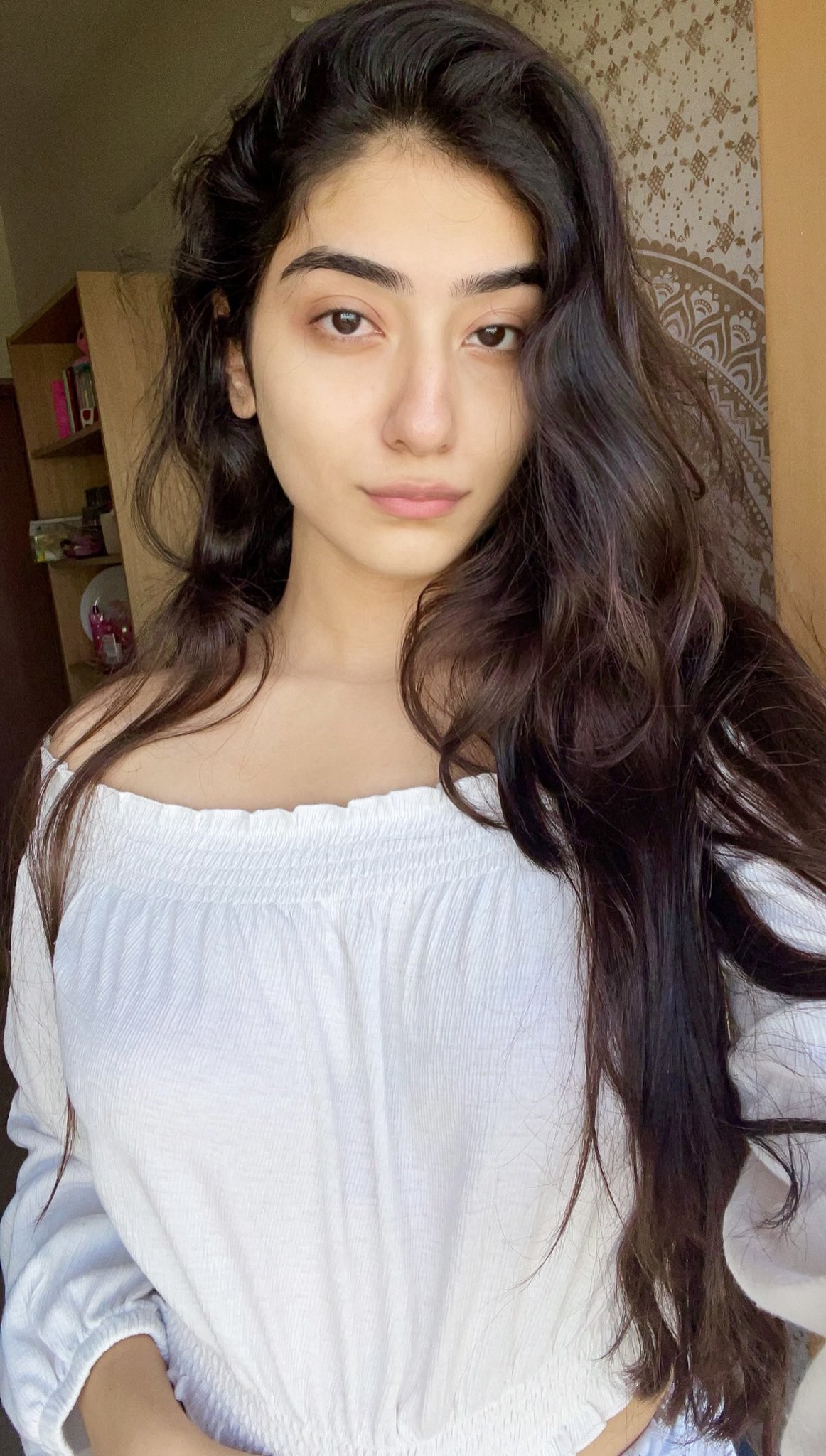 naz on Twitter: "here’s my sleep deprived no makeup face🥰 https://t.co/3alqNZRzkb" / Twitter