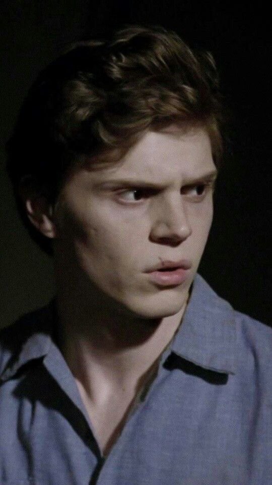 Evan Peters Kit Walker