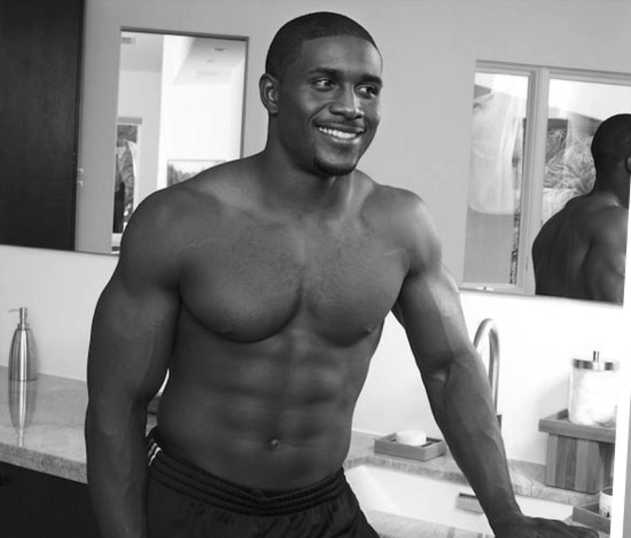Reggie Bush Shirtless 2022