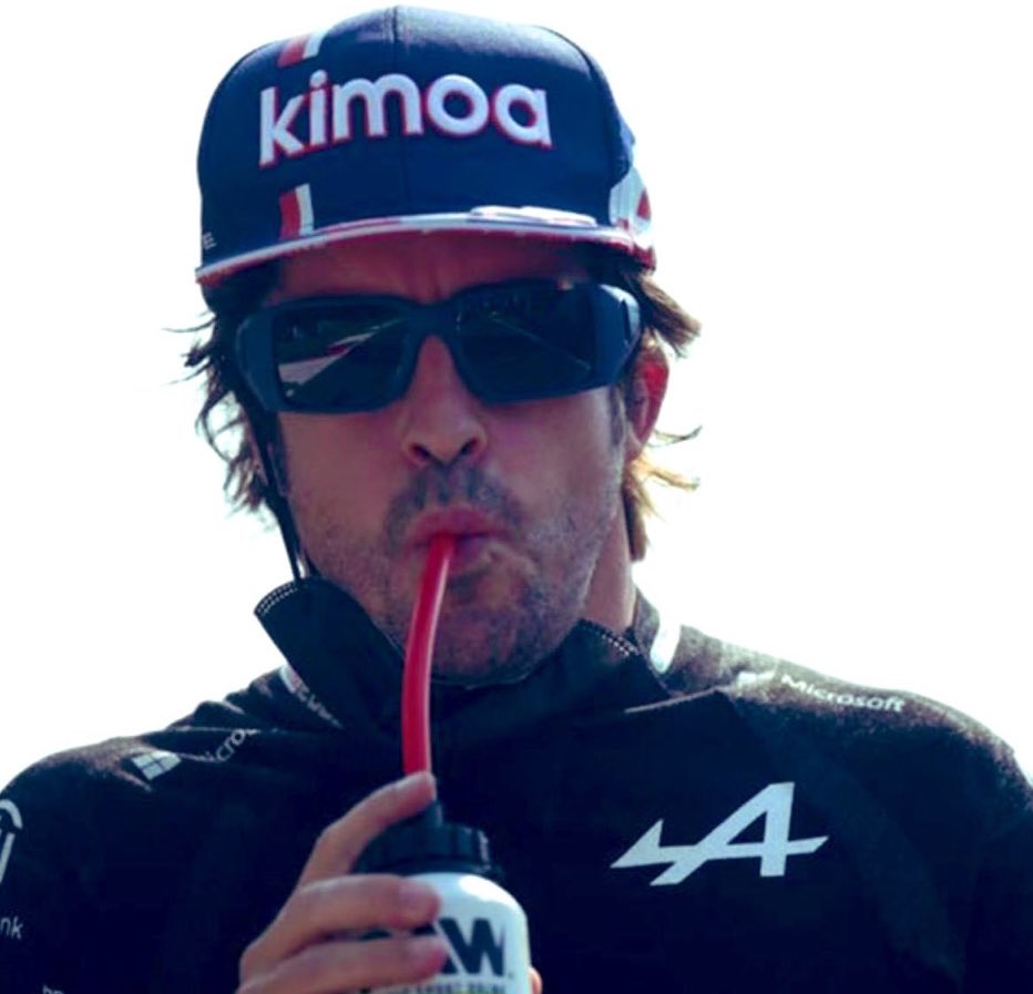 Ibai on Twitter: "Charla nocturna con Piqué Se ha comprado micro, PC y cam. https://t.co ...