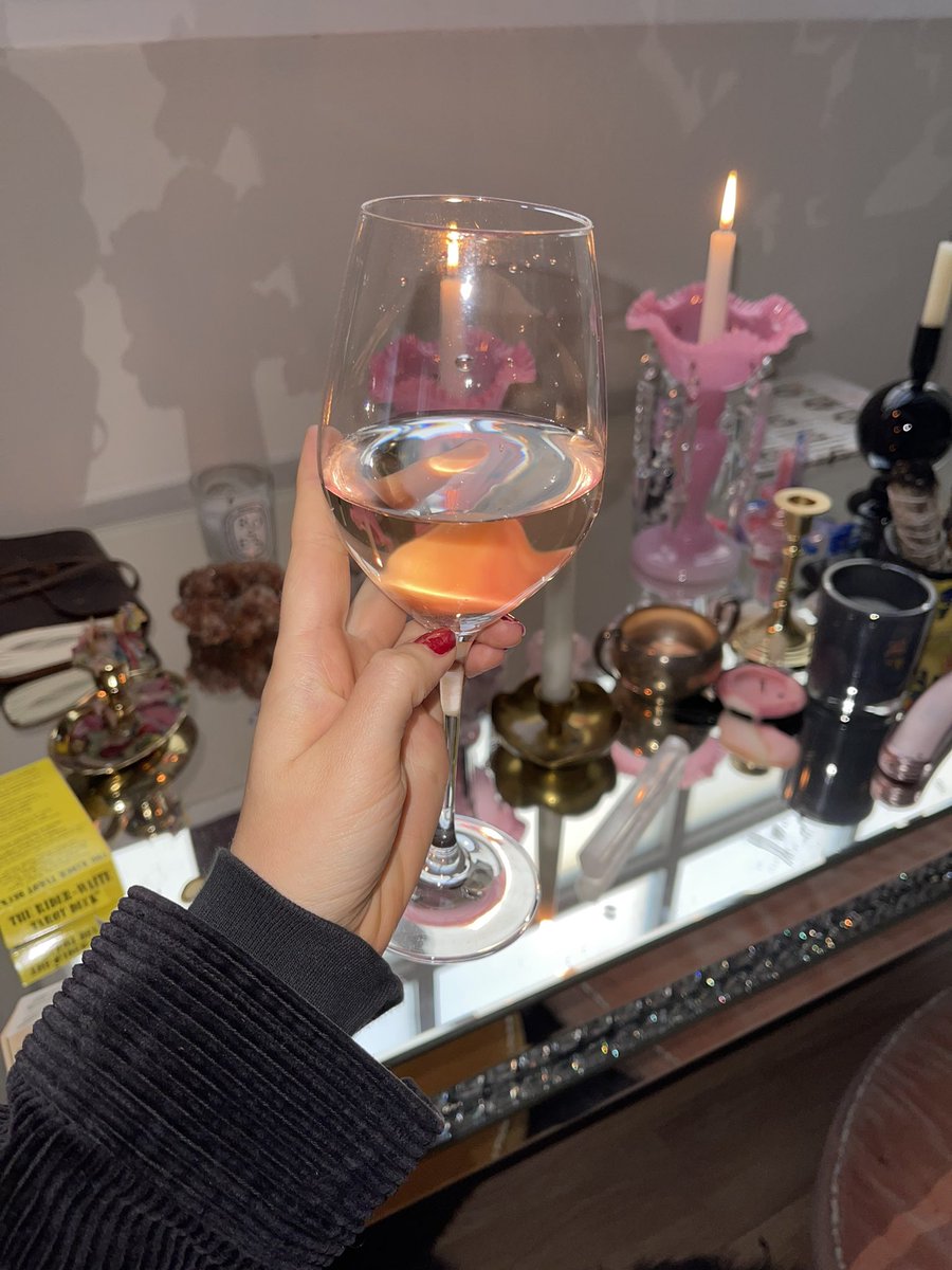 Pizza & wine type of night cuz I’m sad Princess Violette🍓LA ...