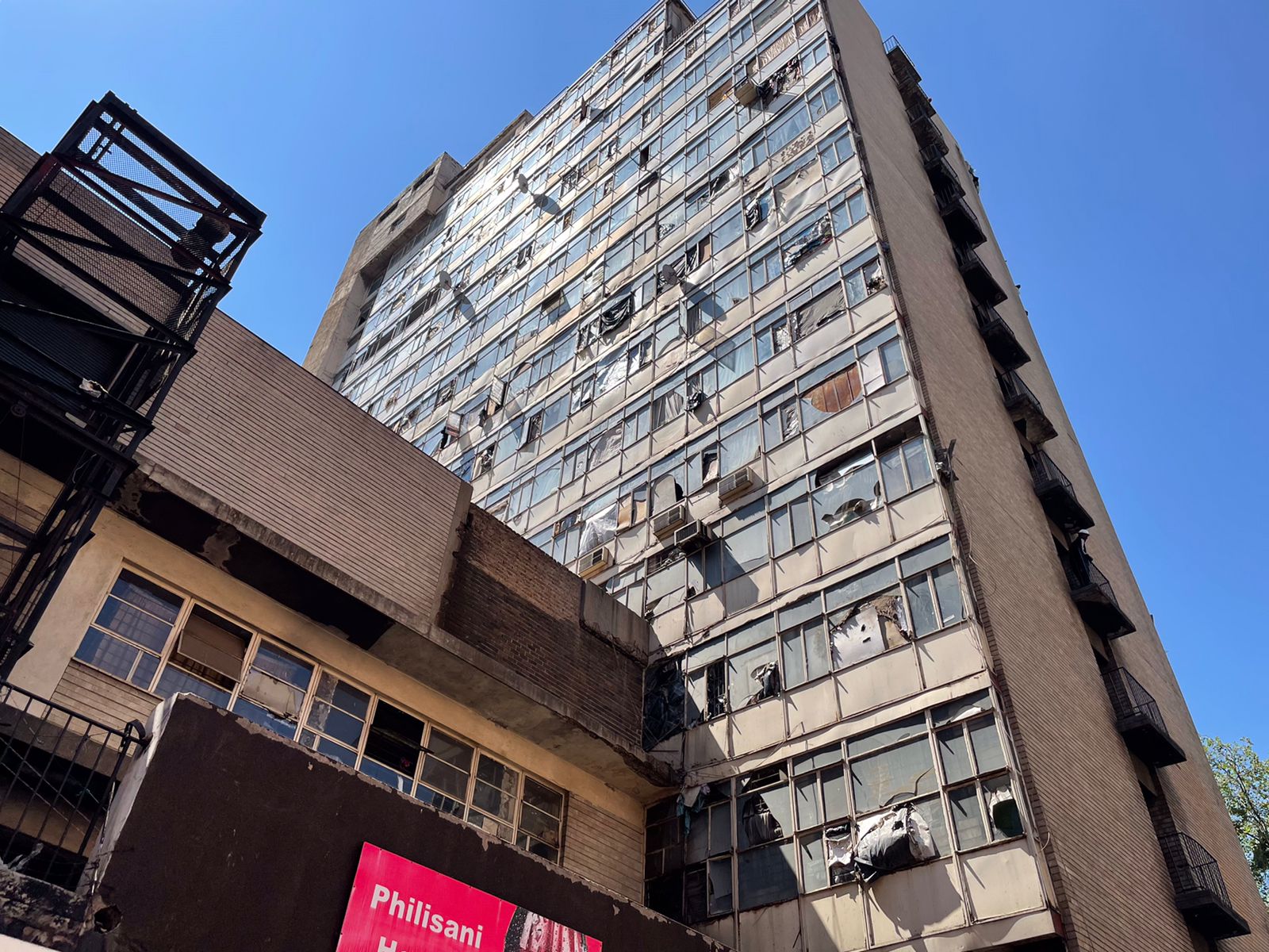 Herman Mashaba on Twitter: "𝗢𝗻 𝘁𝗵𝗲 𝗹𝗲𝗳𝘁; Remington House in the Joburg inner city. One of many ...