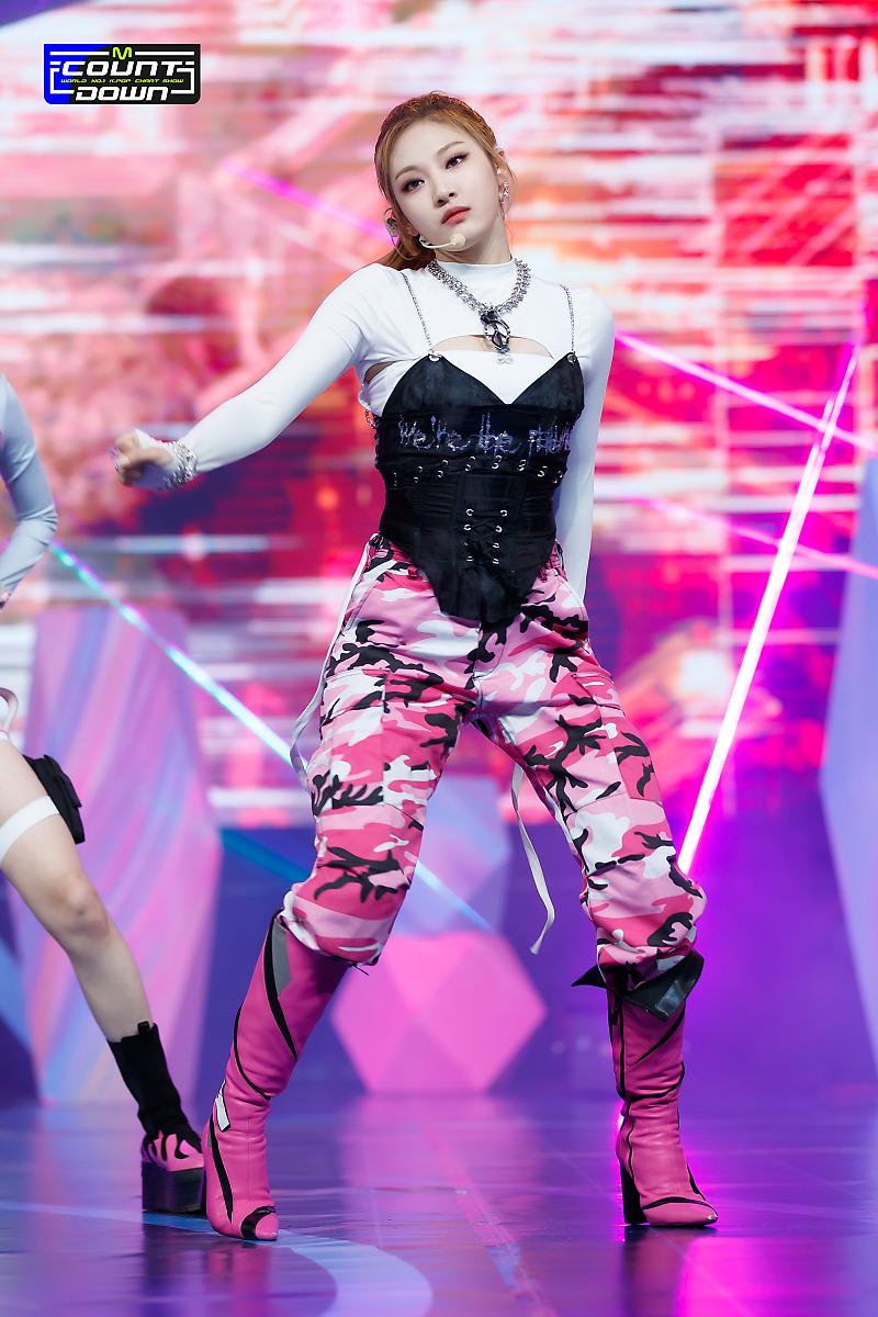 aespa Indonesia on Twitter: "211014 - aespa on MCOUNTDOWN episode 14 october 2021 [INDIVIDUAL ...