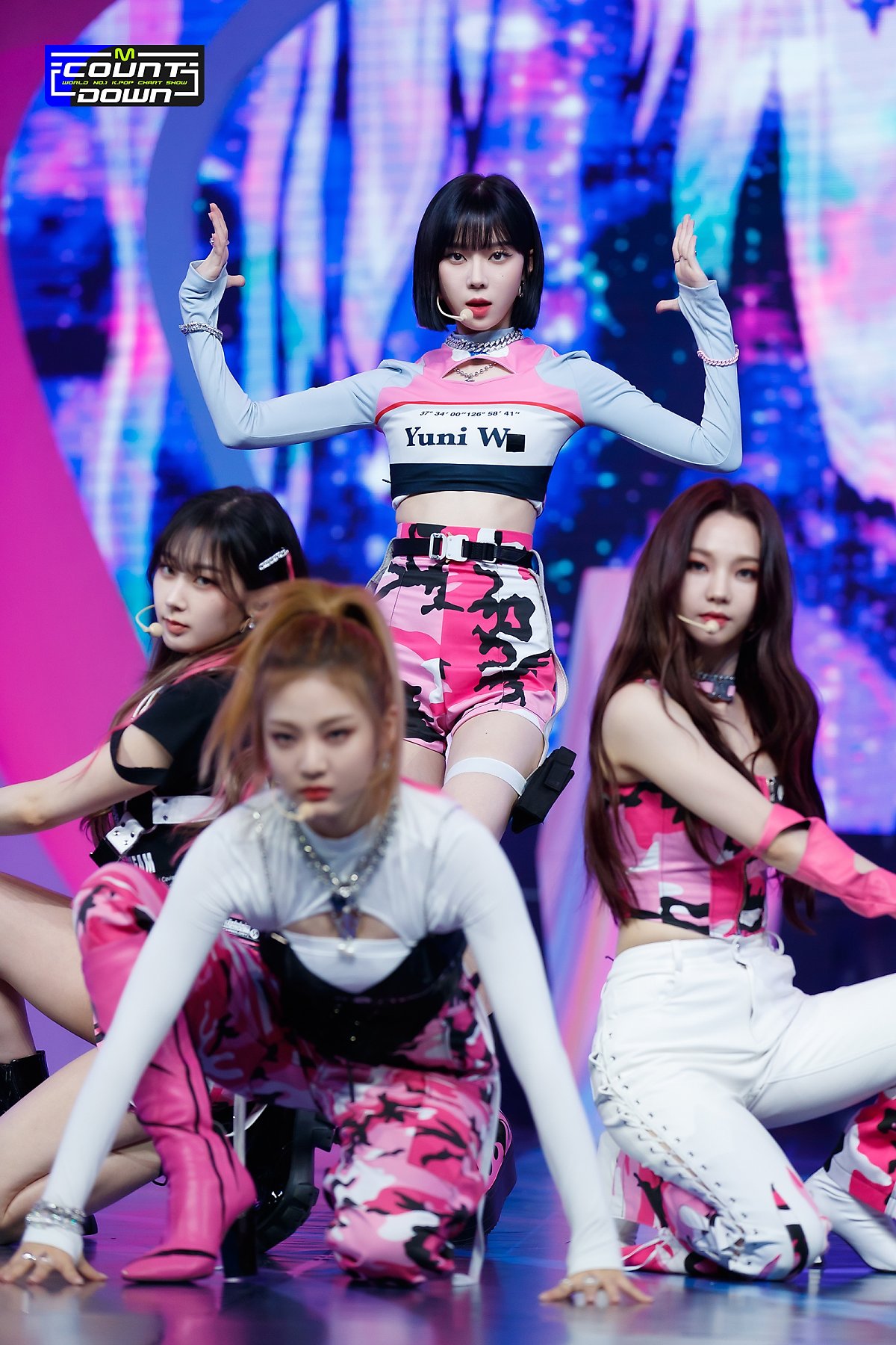AESPA 🌏 UNIVERSE on Twitter: "PHOTO | 211021 - aespa #WINTER on MCOUNTDOWN Episode (211014) (2/4 ...