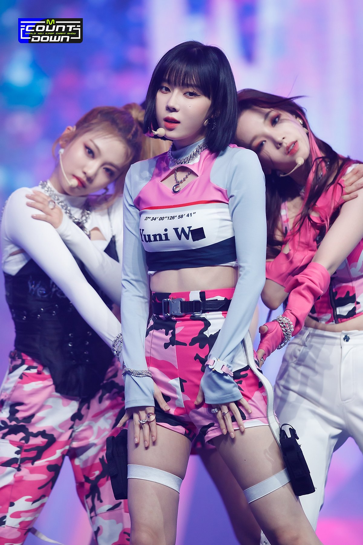 AESPA 🌏 UNIVERSE on Twitter: "PHOTO | 211021 - aespa #WINTER on MCOUNTDOWN Episode (211014) (2/4 ...