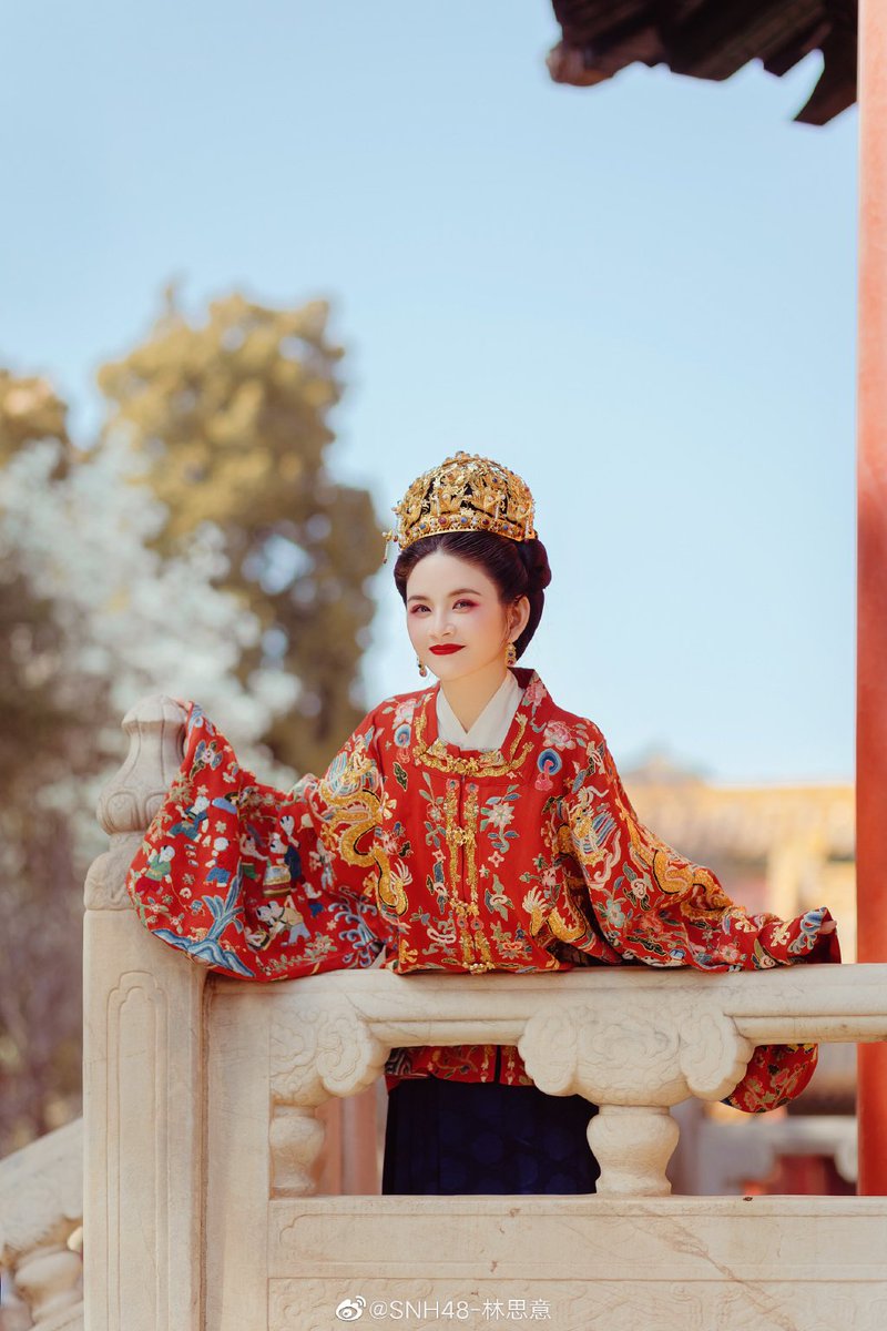 『明代•方領比甲•馬面裙』 Chinese traditional female clothes • Square neckline vest ...