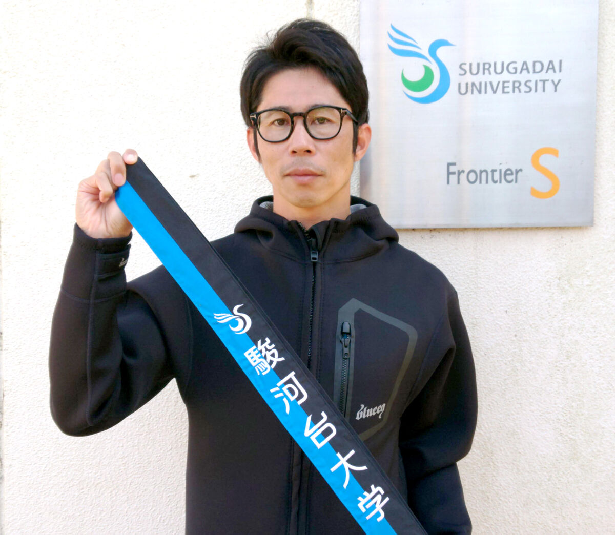 スポーツ報知・箱根駅伝情報 On Twitter 箱根駅伝初出場の 駿河台大学 ・徳本一善監督「胸スポンサーを絶賛募集中です！」 水色