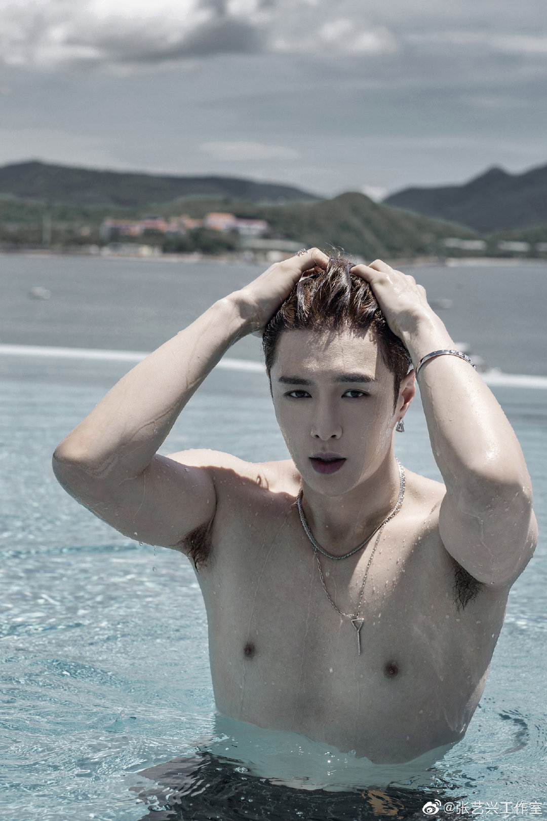 Lay Exo Abs