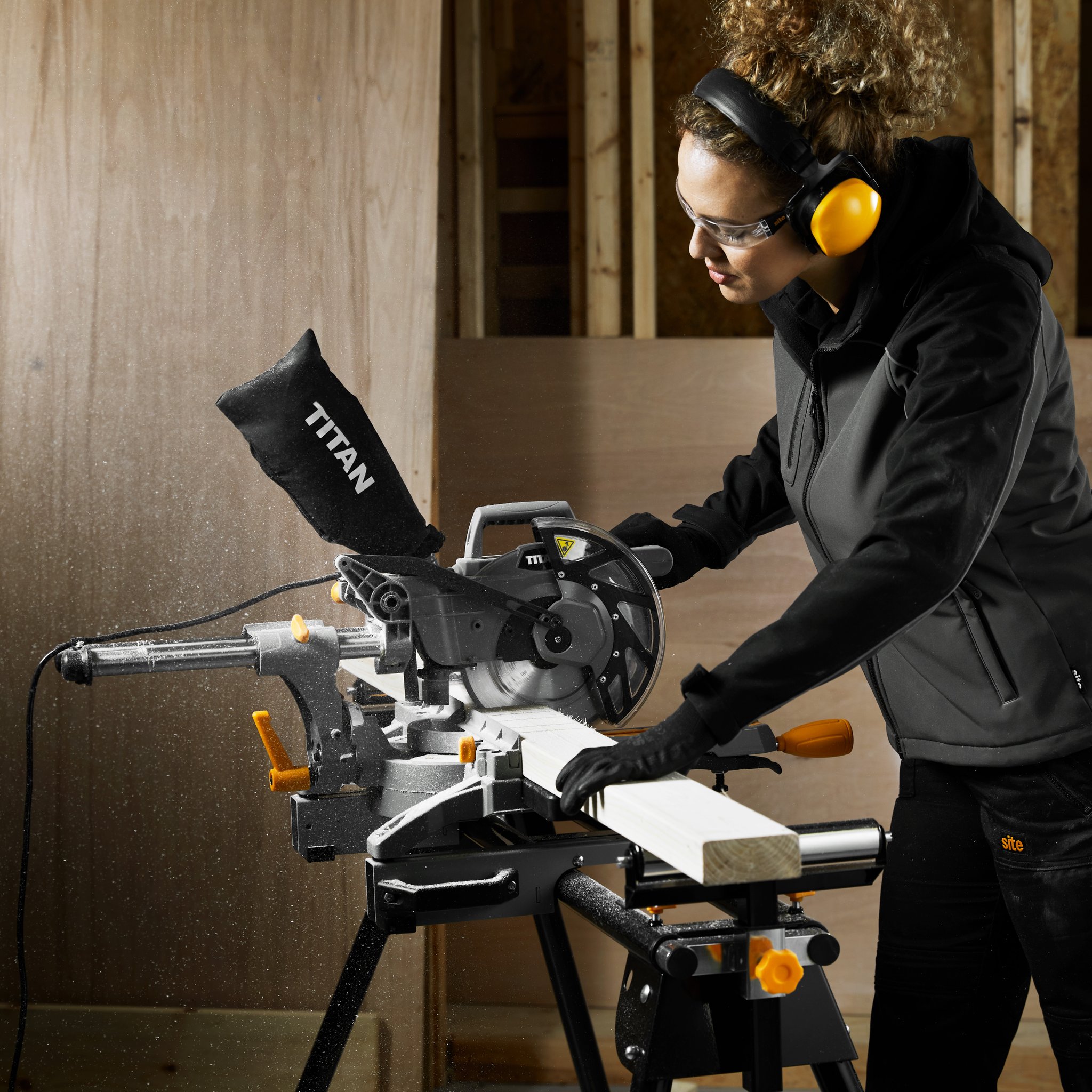 Screwfix on X Let s cut to the chase this Titan Mitre Saw is just 89.99 Get sawing today https t GTJW7O5XX7 Or view the NEW Titan Power range here https t 1Frawjg7Vo https t p7STO2KgjL X