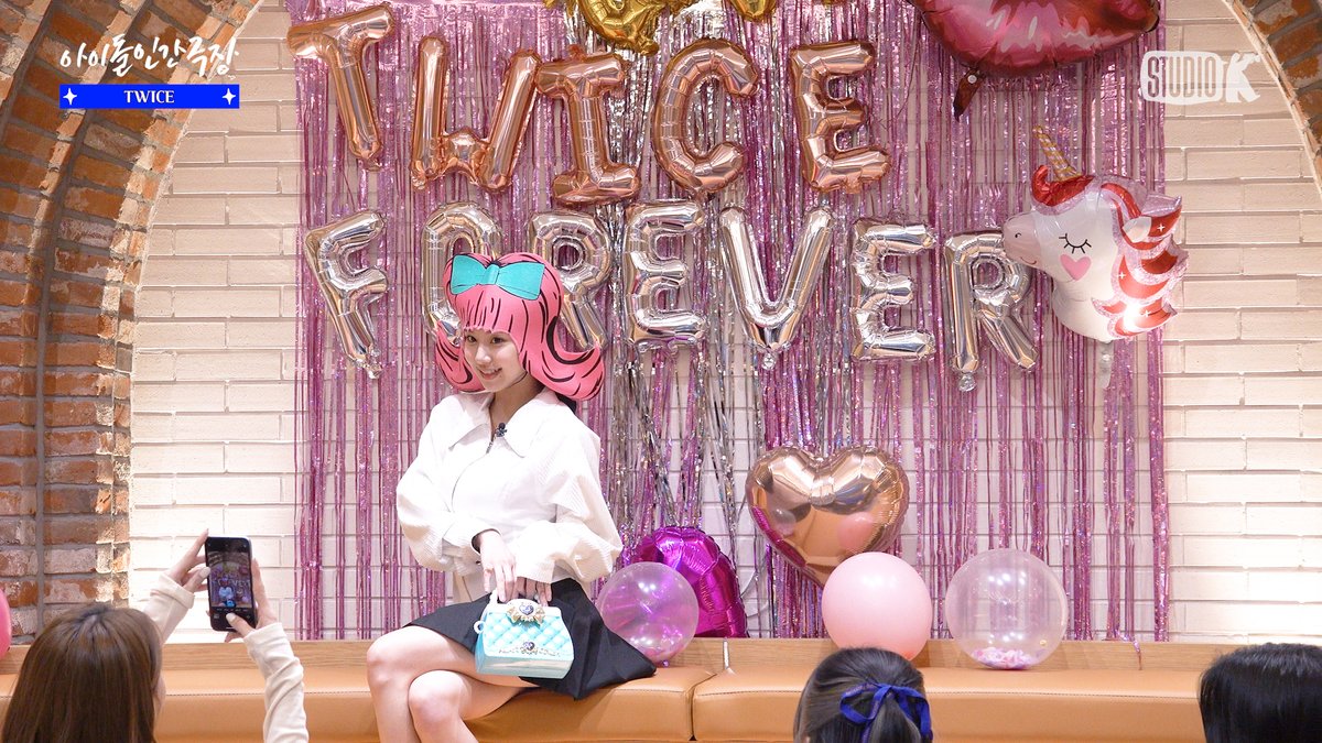 KBS Kpop on Twitter: "💖띠링💖 스포일러 포토가 도착했습니다! [아이돌 인간극장 - 트와이스 편] 내일(토/12) 9pm 공개 @JYPETWICE # ...