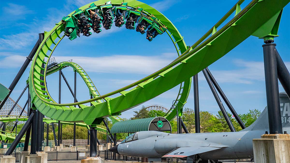 Green Lantern Stand Up Roller Coaster