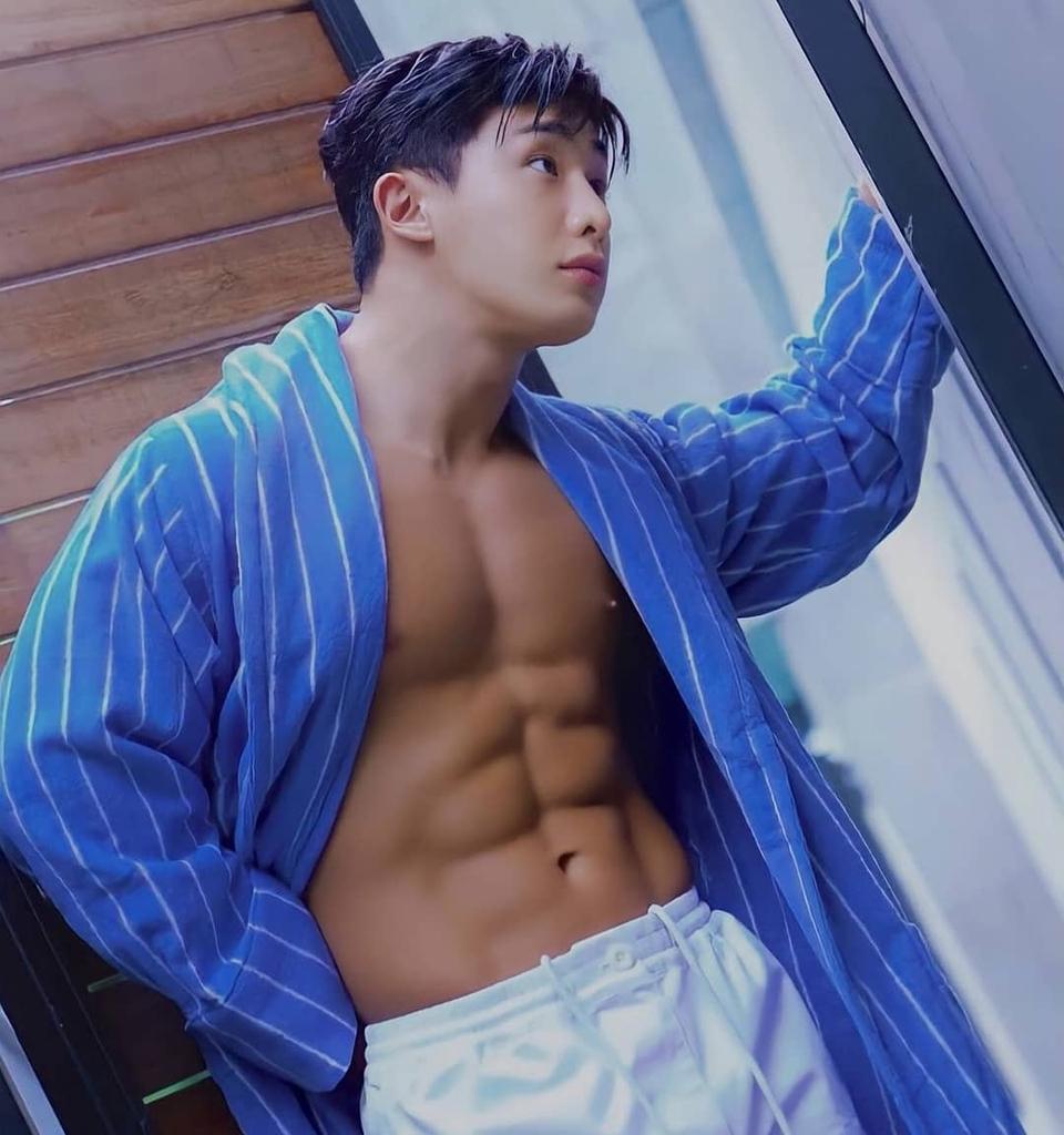 Kpop Guy Abs