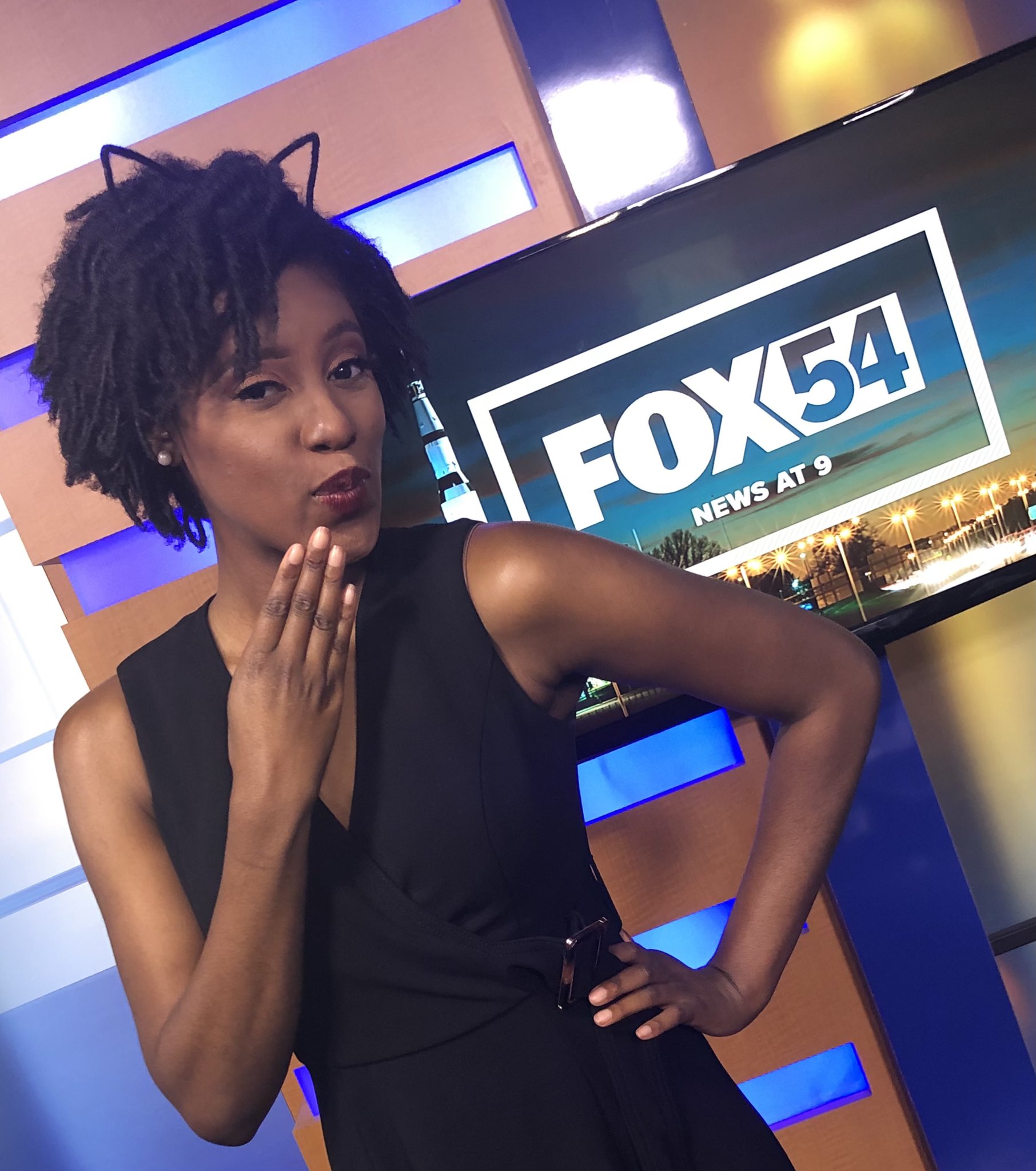 Keneisha Deas on Twitter: "Hey meow!! 🐈‍⬛ Hope you’re having a safe and Happy Halloween! Stick ...