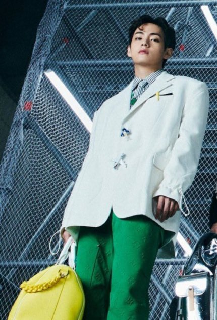 BTS member V dubbed "Sold Out King" after his outfits for 2022 season ...