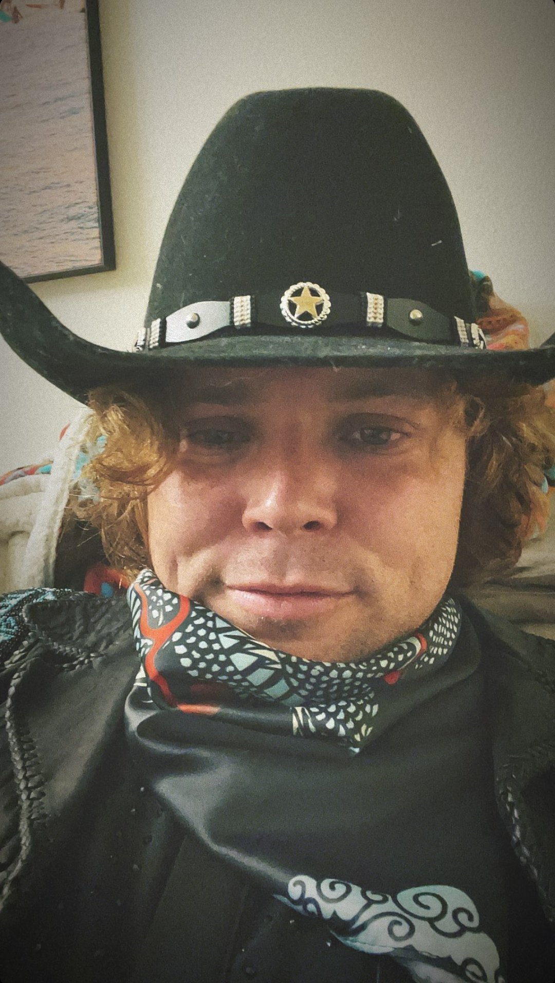 Ashton Irwin Fedora Ashton Irwin Just Threw Shade At Shawn Mendes'