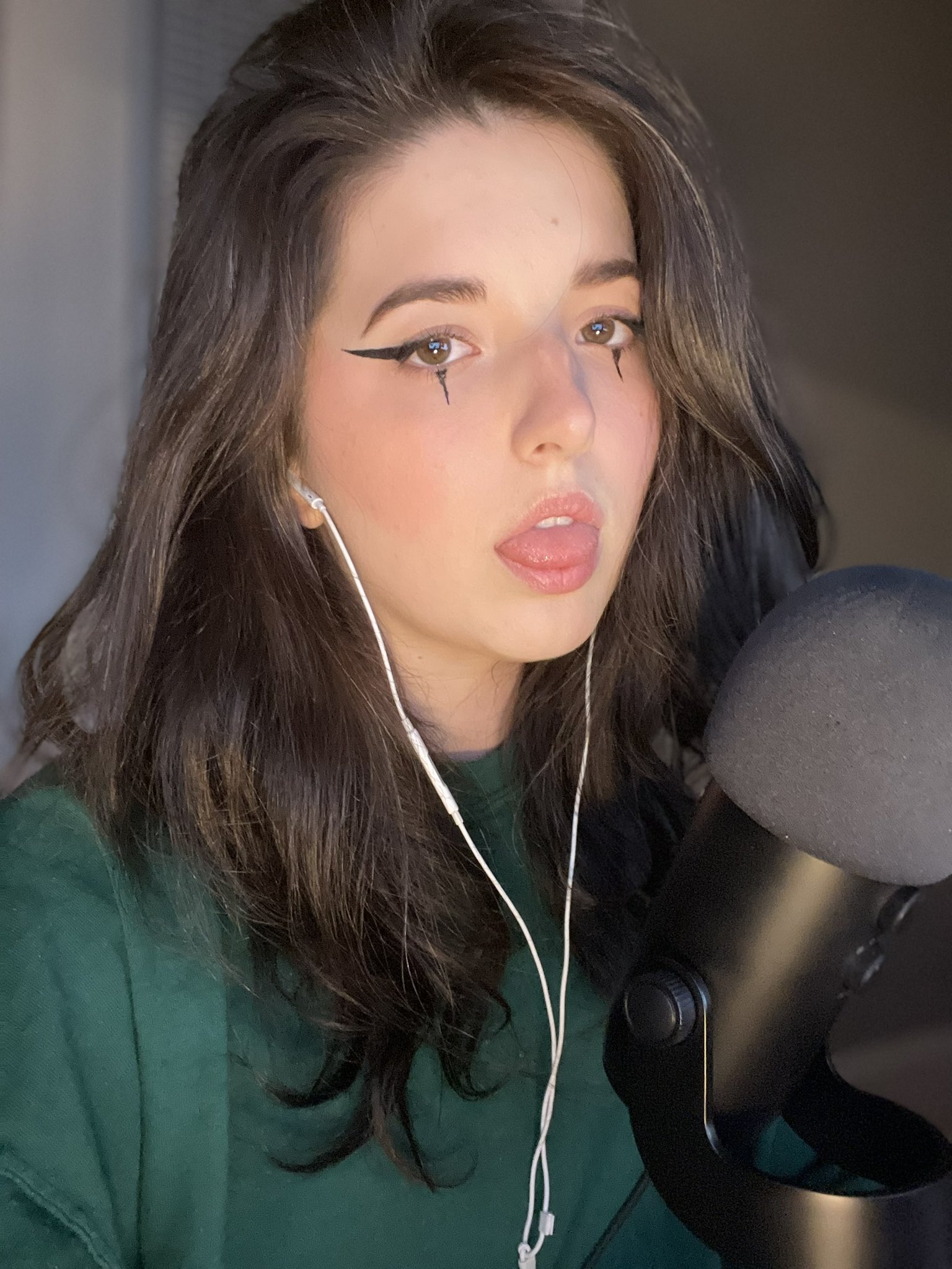 Slight Sounds Asmr On Twitter Basic E Girl Does Okay Asmr W0tbssjo0g