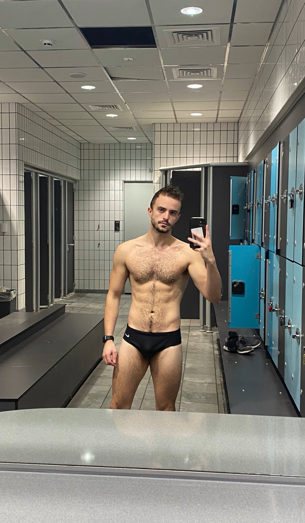 Adam on Twitter: "Empty locker room… would be rude not to 📸 🤣 https://t.co/QPGkHPrCs8" / Twitter