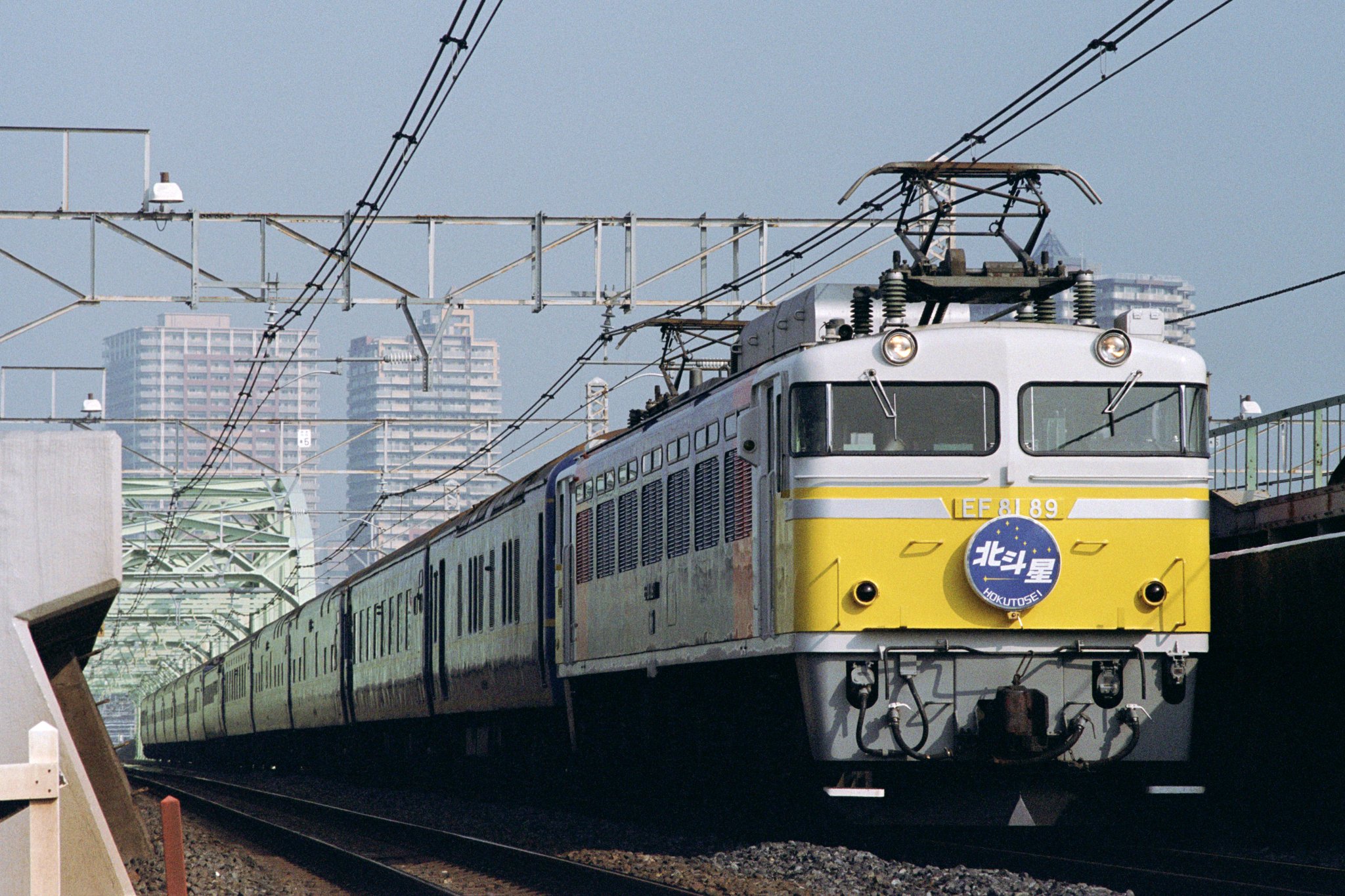 amanogawa_exp on Twitter: "EF81-89「北斗星」 @川口～赤羽 https://t.co/yRQ1g7vReJ" / Twitter