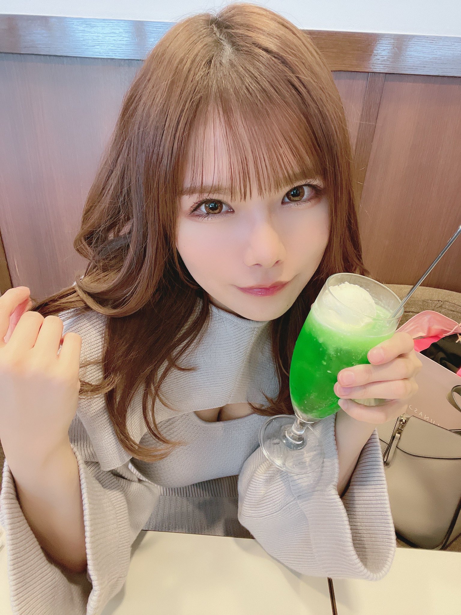 YuiRi ♡オシリス on Twitter: "甘い飲み物はメロンクリームソーダだけ飲む https://t.co/M1JHb7aR4K" / Twitter