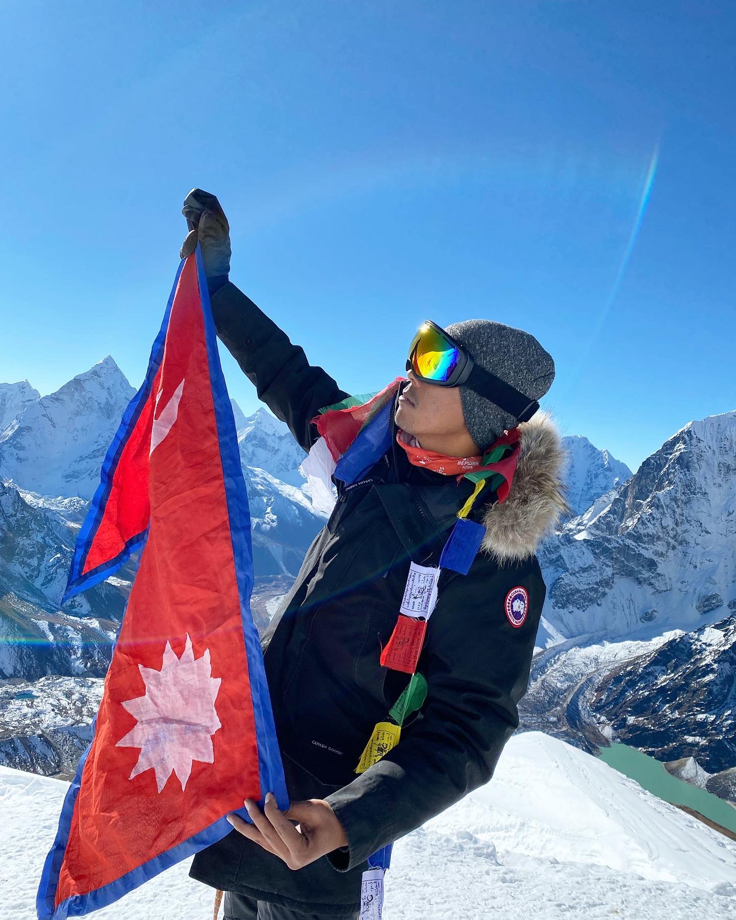 Karma Tenzing on Twitter: "1st Nov 2021 -Summit of #Lobuche East at 6,119 meters or 20,075 feet ...