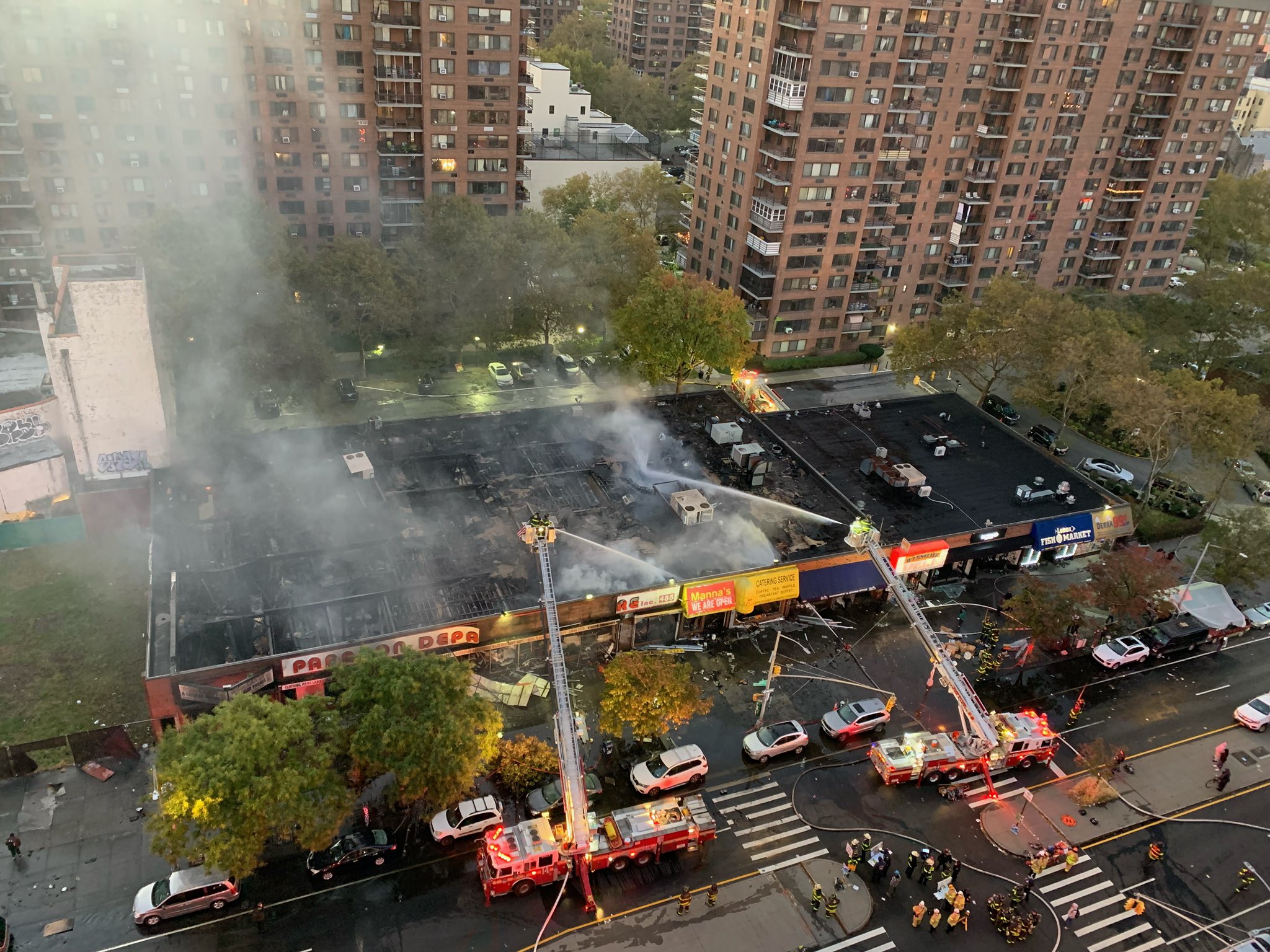 Fdny On Twitter Fdny Members Operated On Scene Of A 5 Alarm Fire At