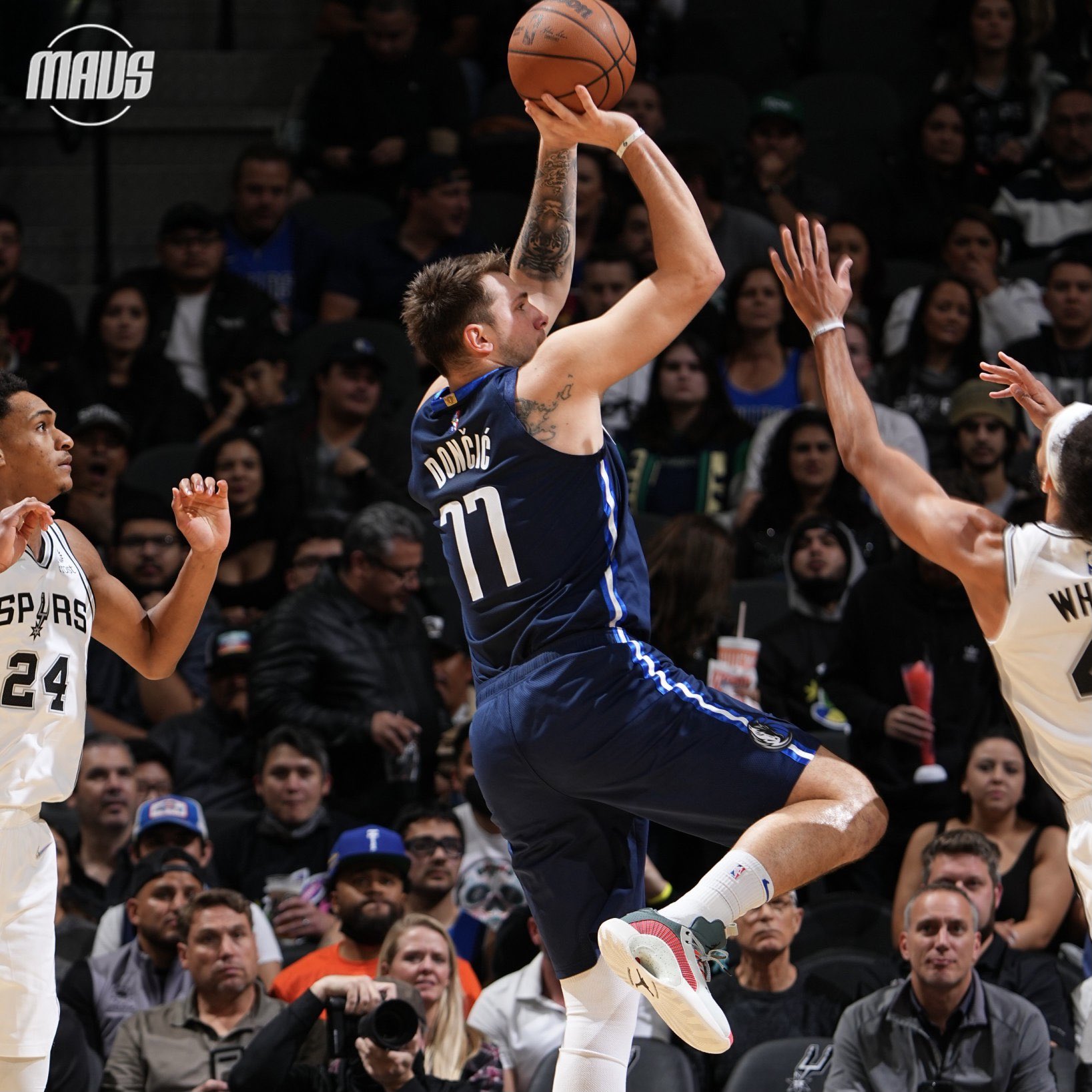 Dirk Nowitzki One Legged Fadeaway