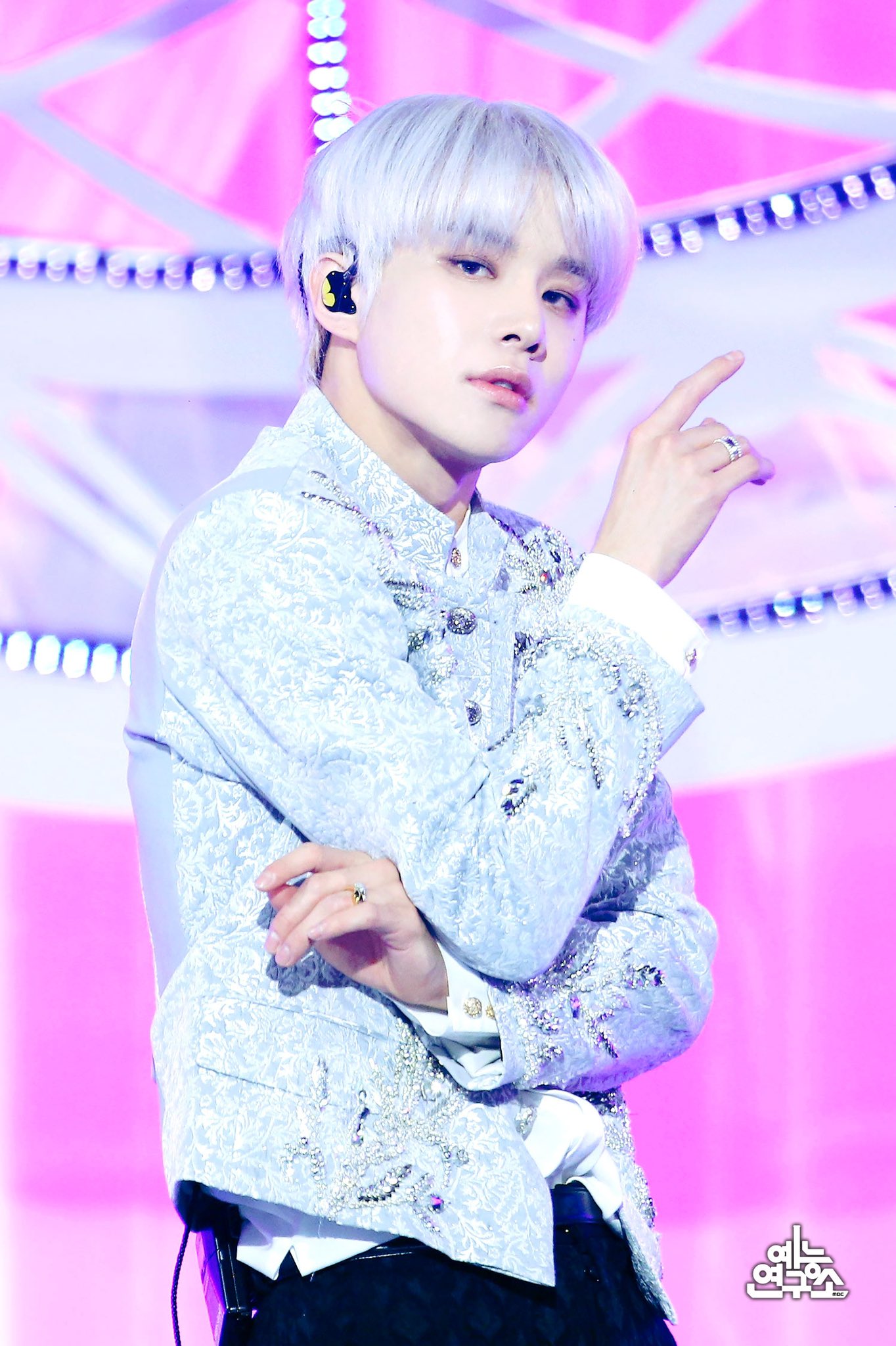 SM_NCT on Twitter: "211030 #NCT127 on Show! Music Core #JUNGWOO https://t.co/vKkYXMPBGI https ...