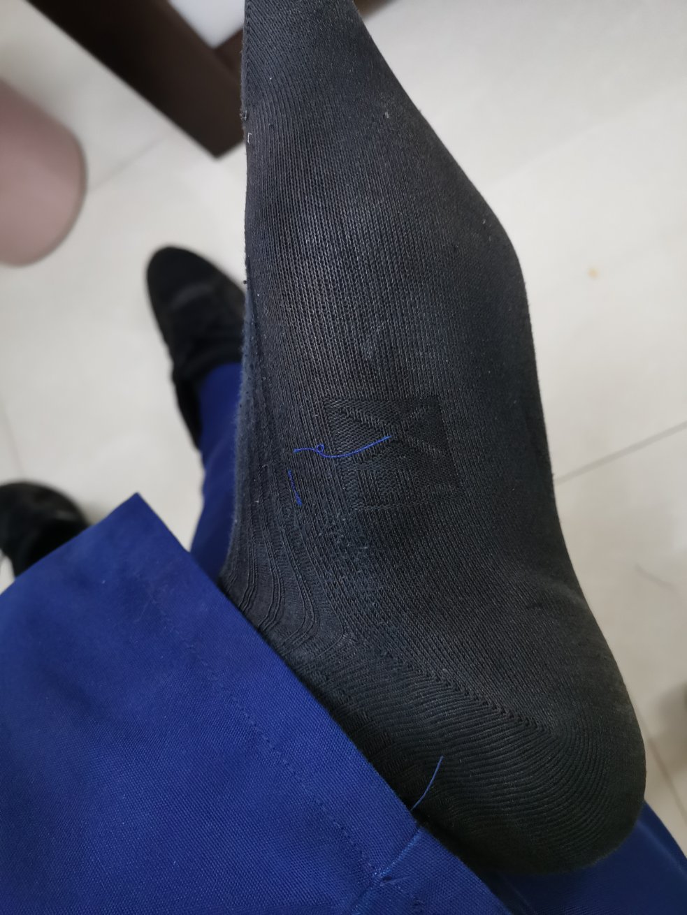 消防队阿杰 On Twitter 穿着一周没洗的内裤和袜子在健身房练了一晚上，脚都涨的要死，脚汗整的袜子都尼玛黏了，臭的老子自己都受不，回来打个飞机就射了这么多，果然健身有助于提高性能力