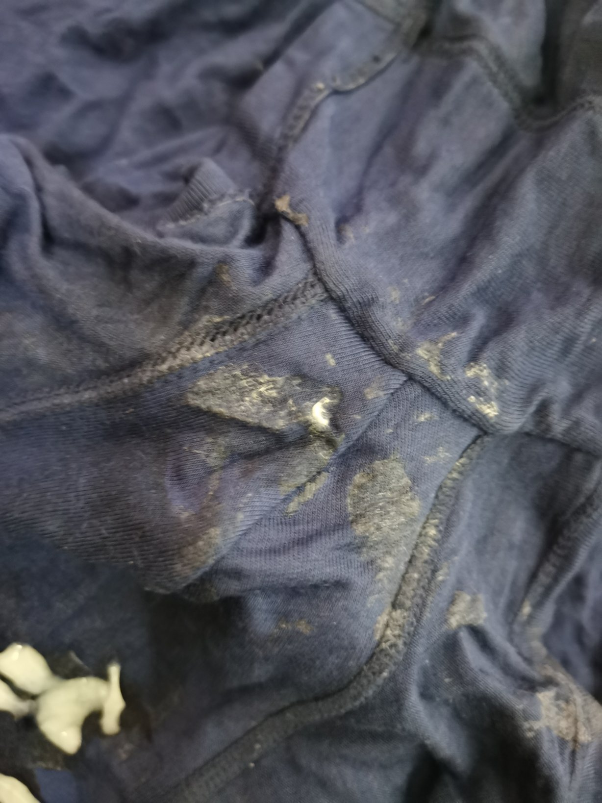 消防队阿杰 On Twitter 穿着一周没洗的内裤和袜子在健身房练了一晚上，脚都涨的要死，脚汗整的袜子都尼玛黏了，臭的老子自己都受不，回来打个飞机就射了这么多，果然健身有助于提高性能力