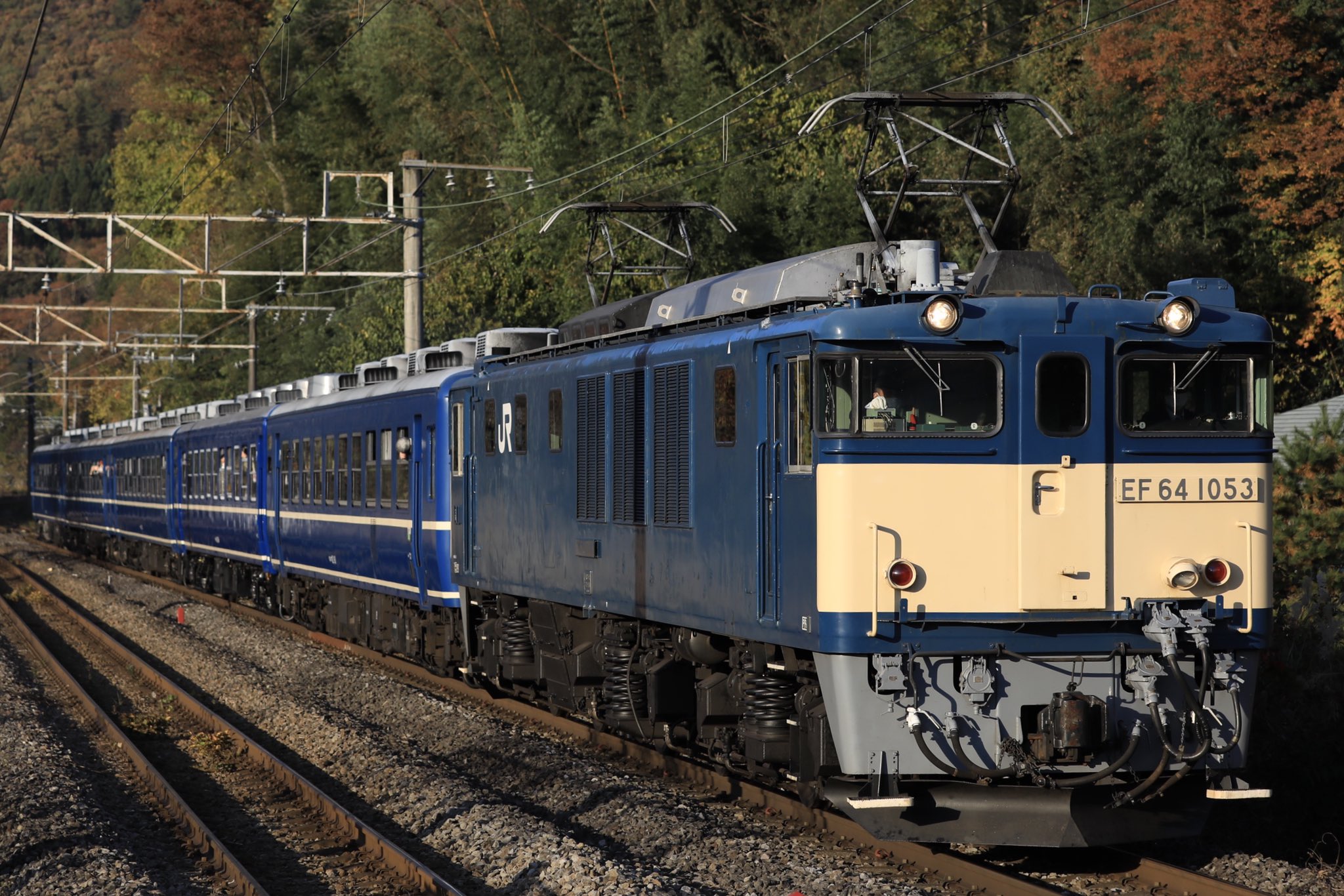 Lusty11 on Twitter: "9732レ ELみなかみ号 EF64 1053 + 12系 5B 爆速で通過 https://t.co/b3lkFaX63D" / Twitter