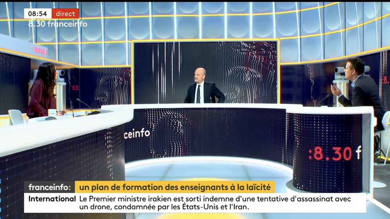 Valentin Socha on Twitter: "🟡 Depuis ce matin, le plateau 221 de @franceinfo à la Maison de la ...