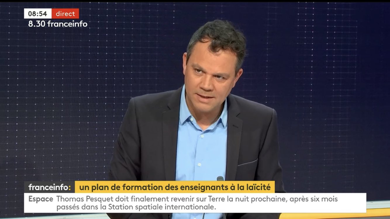 Valentin Socha on Twitter: "🟡 Depuis ce matin, le plateau 221 de @franceinfo à la Maison de la ...