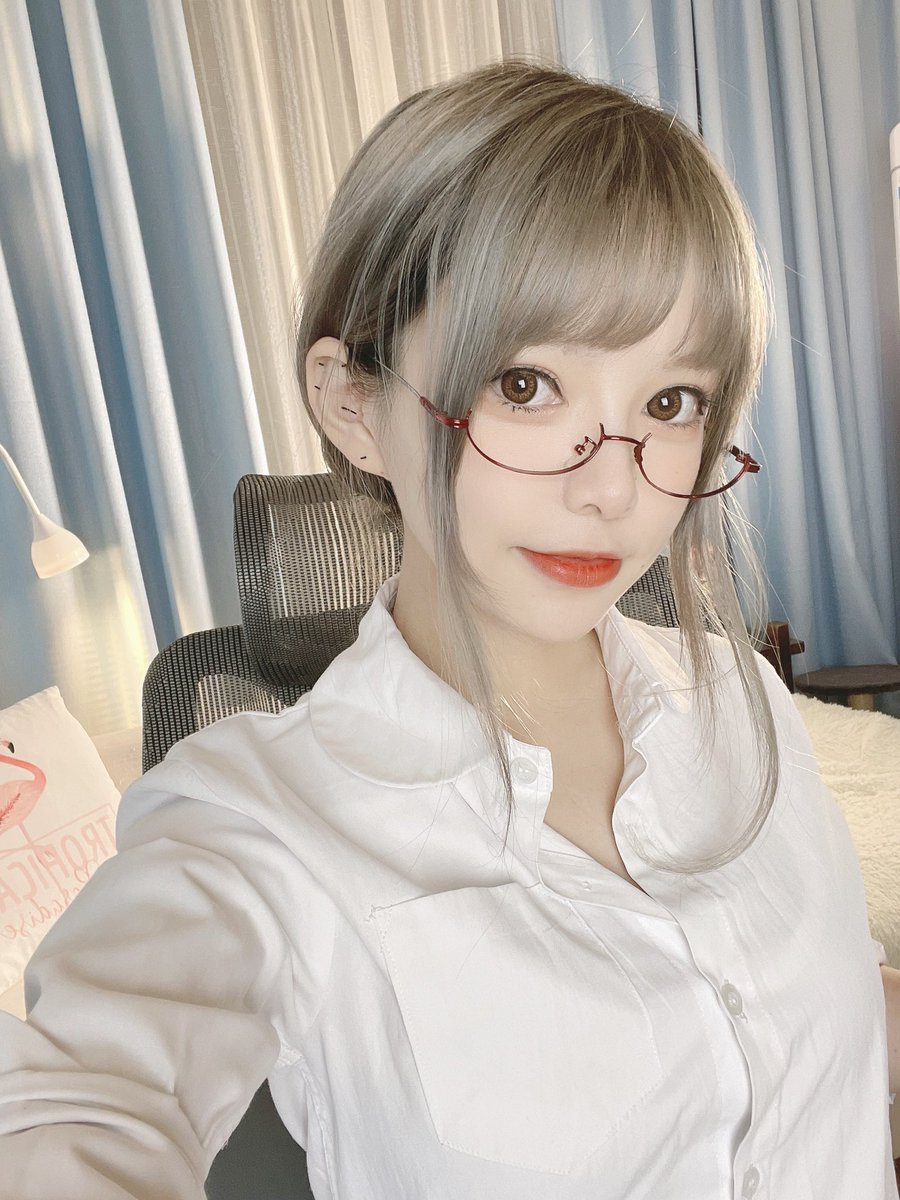 六二二同学(@sixtutu622 ):「帰ったらまだメイドさんのためご飯を作らないといけないOLさんの件について」