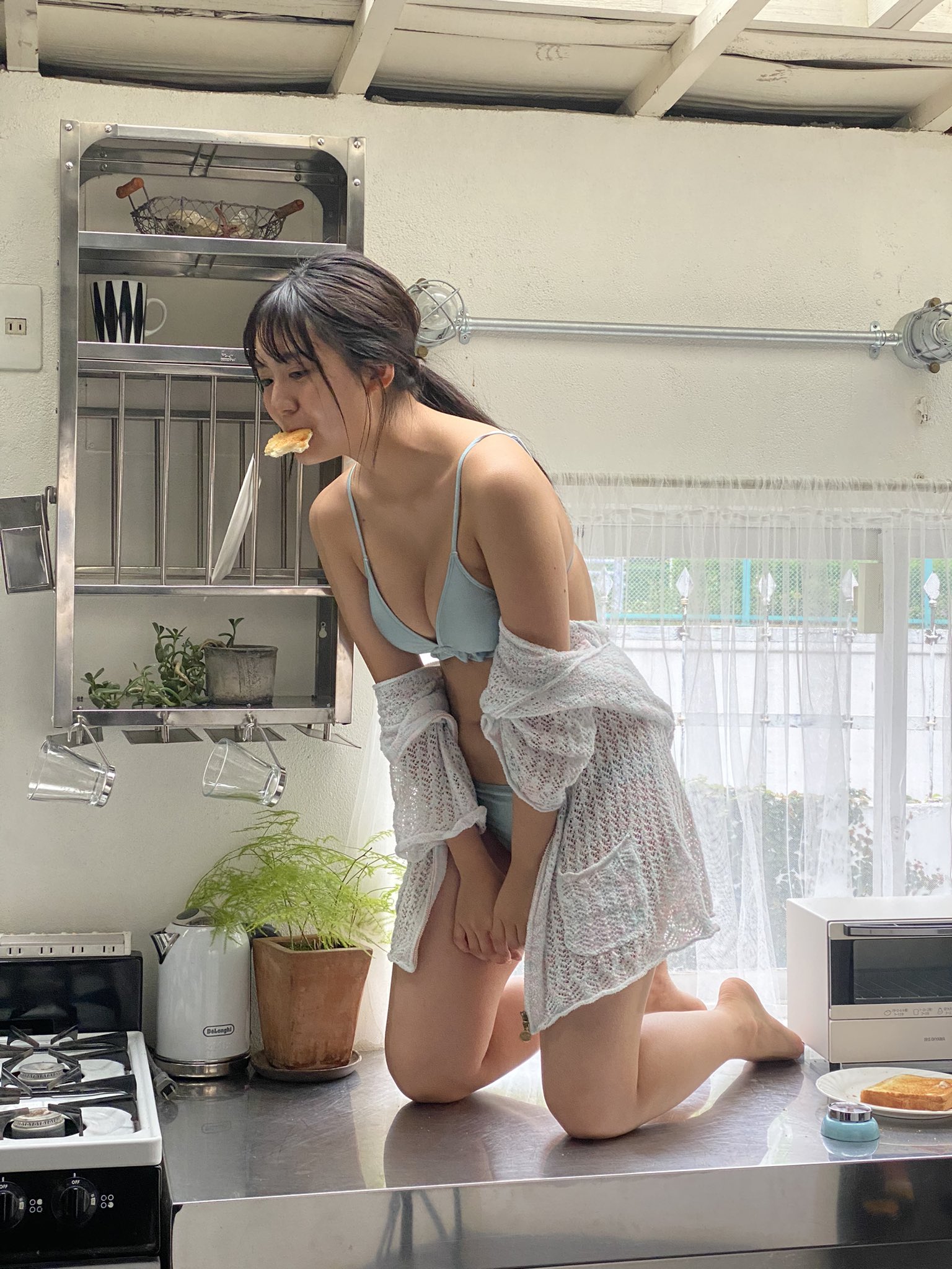 豊田ルナ official on Twitter: "おはようございます！ 本日11/9 発売のBOMBにグラビア掲載していただいております！ ユナやユザレを意識した衣装を用意してくださってい ...