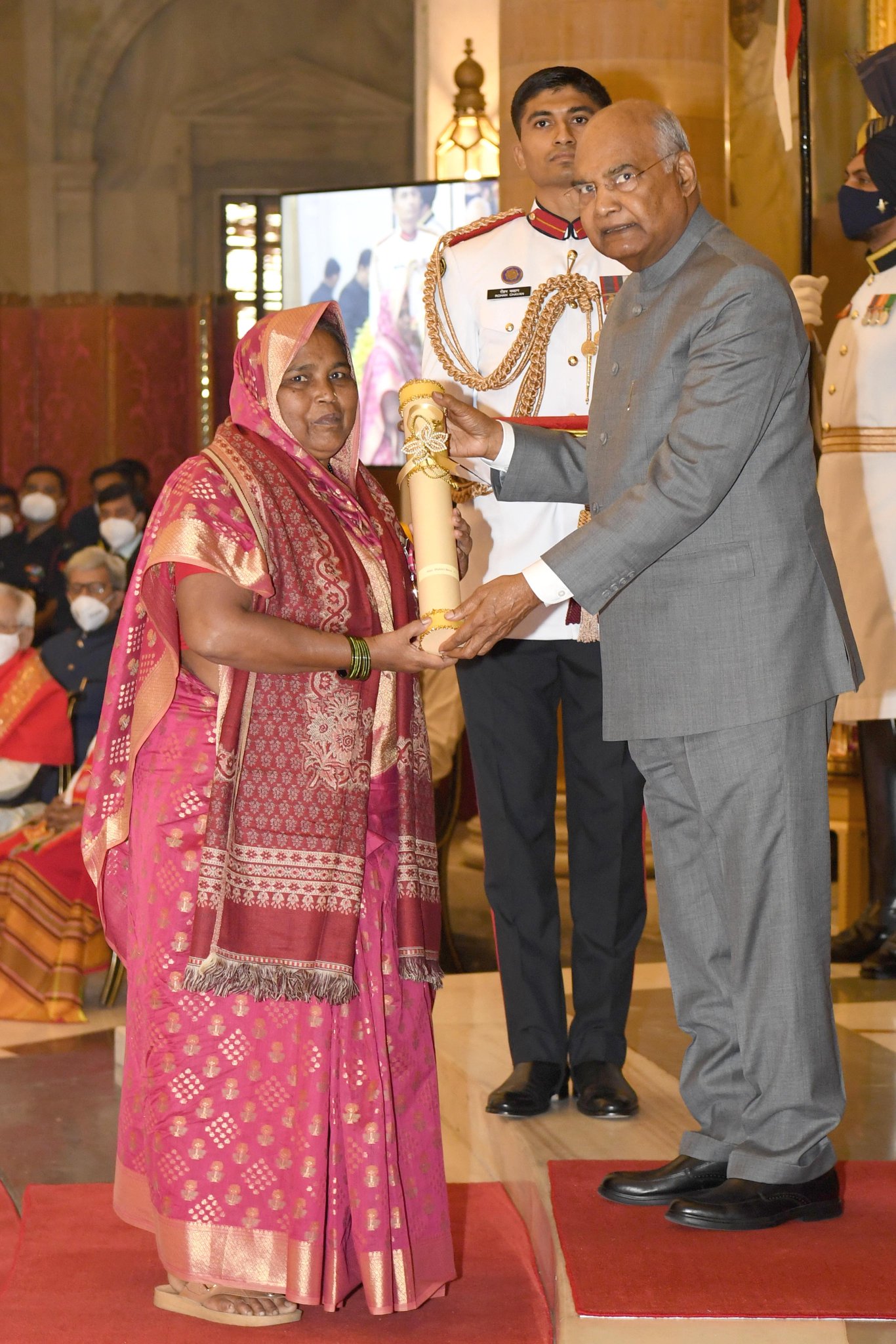 President of India on Twitter: "President Kovind presents Padma Shri to Smt. Dulari Devi for Art ...