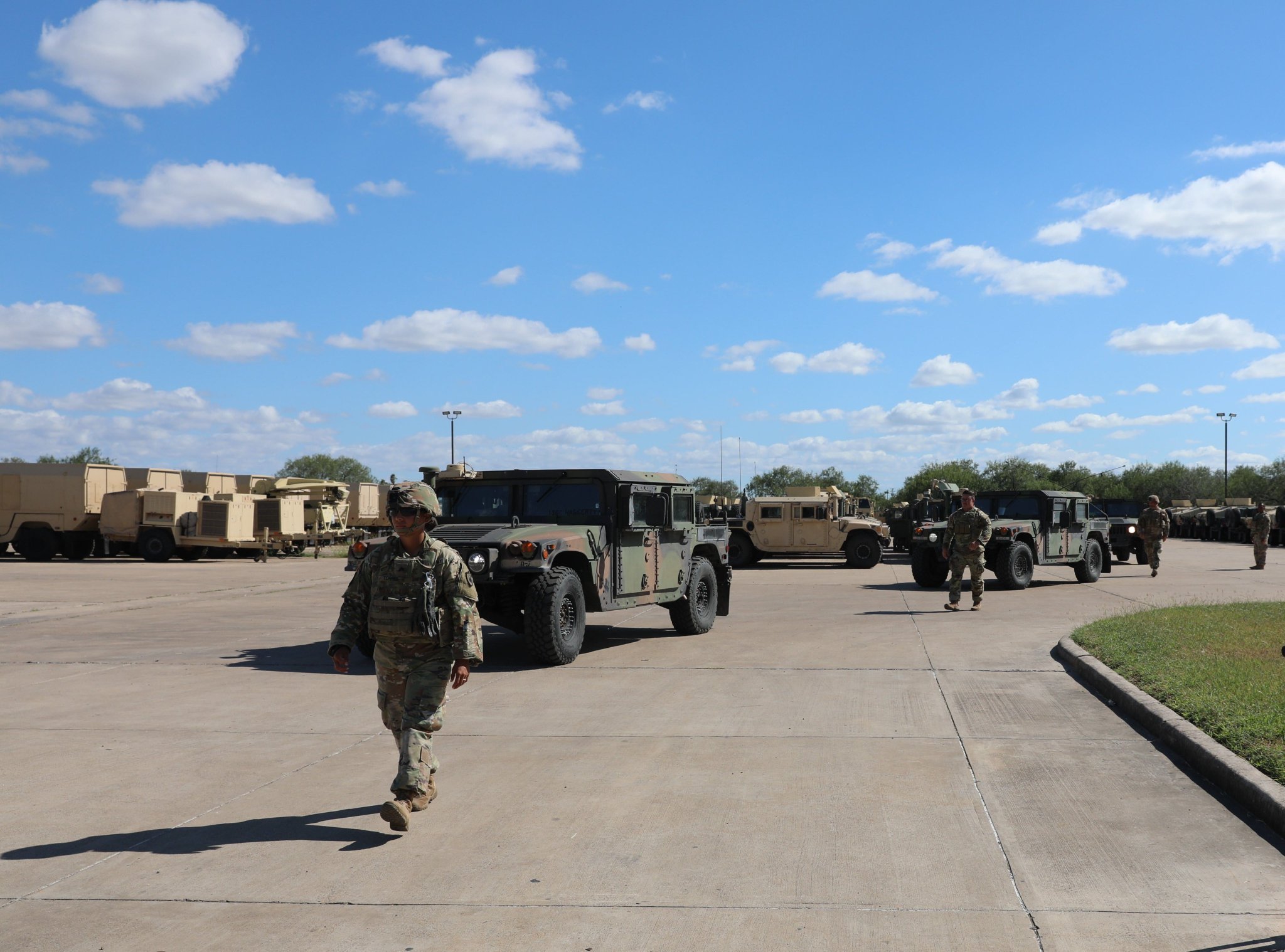 Greg Abbott On Twitter Texas National Guard Troops Maneuver Along The