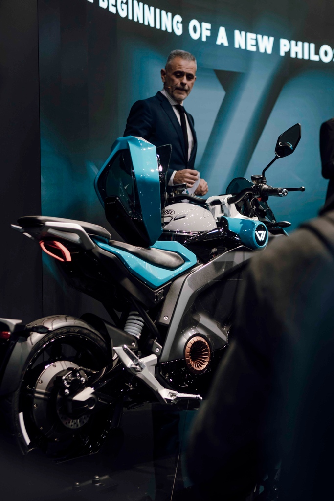Super Soco / VMOTO unveils STASH First electric motorcycle from the new ...
