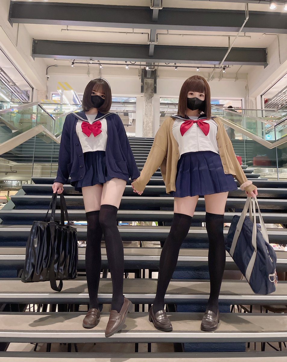 Jk with @CU_Una_ 💕 最近天氣開始轉涼 可以穿過膝襪出街了 See more at my patreon ~ https://t.co/zNaorhhlu0 #jk #jk制服 ...