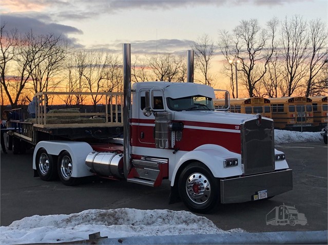 Custom Kenworth W900 Daycab