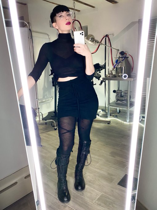 TW Pornstars - Mistrix Sade - NYC Dominatrix. The most retweeted ...