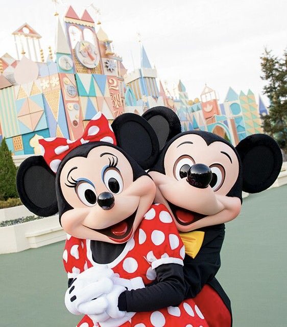 Mickey And Minnie Hug
