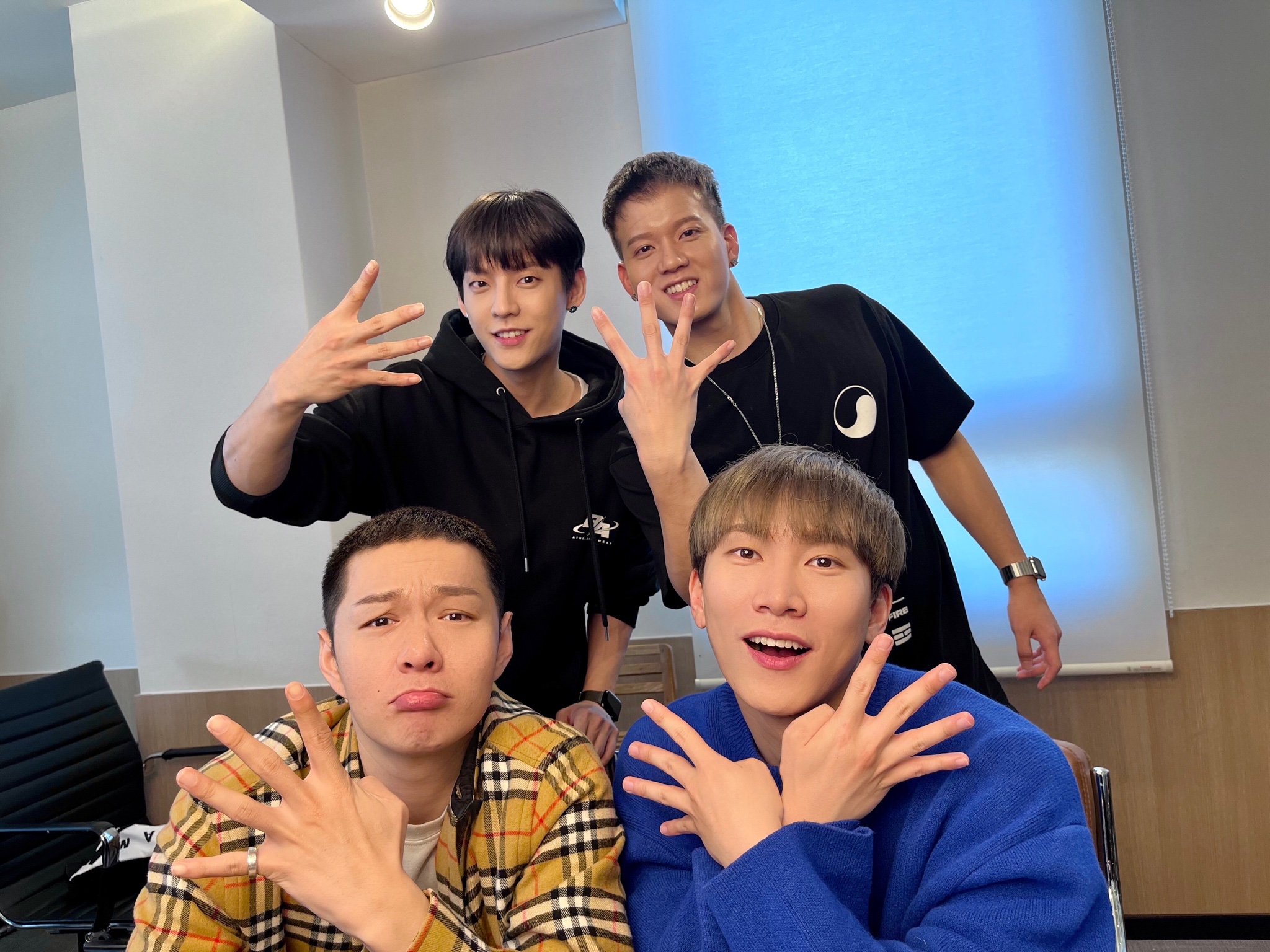 BTOB JAPAN OFFICIAL on Twitter: "今日はBTOB Special Album『4U : OUTSIDE』購入者限定イベントでした！ 久しぶりに日本のMELODY ...