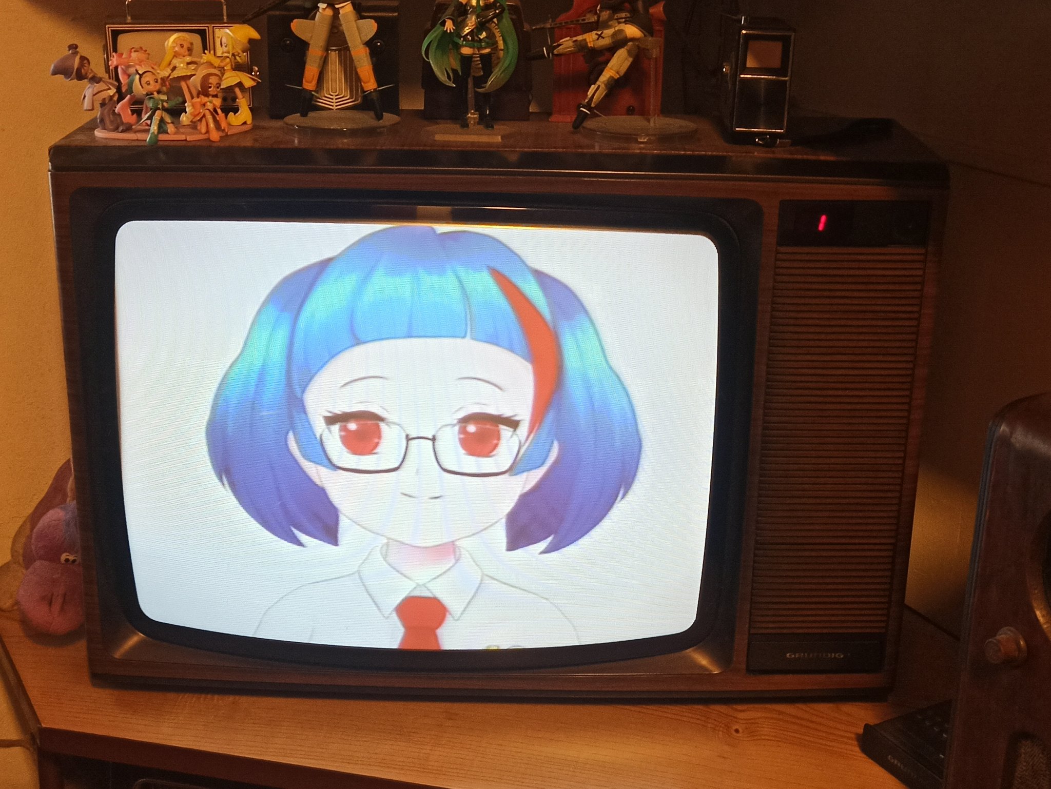 I put waifus on a vintage TV on Twitter: "@avis_fvg Molto carina! https://t.co/Zy786OfW0U" / Twitter