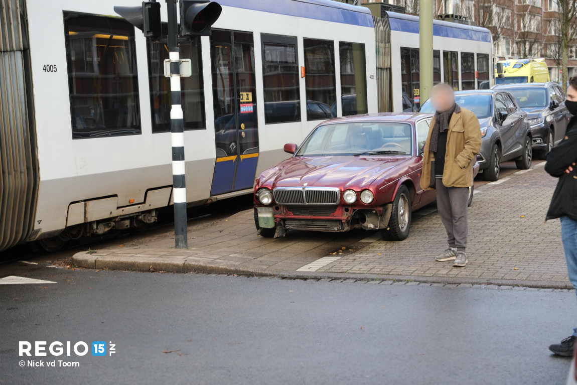 Regio15.nl on Twitter: "Aanrijding randstadrailvoertuig met auto op de #LaanvanMeerdervoort met ...