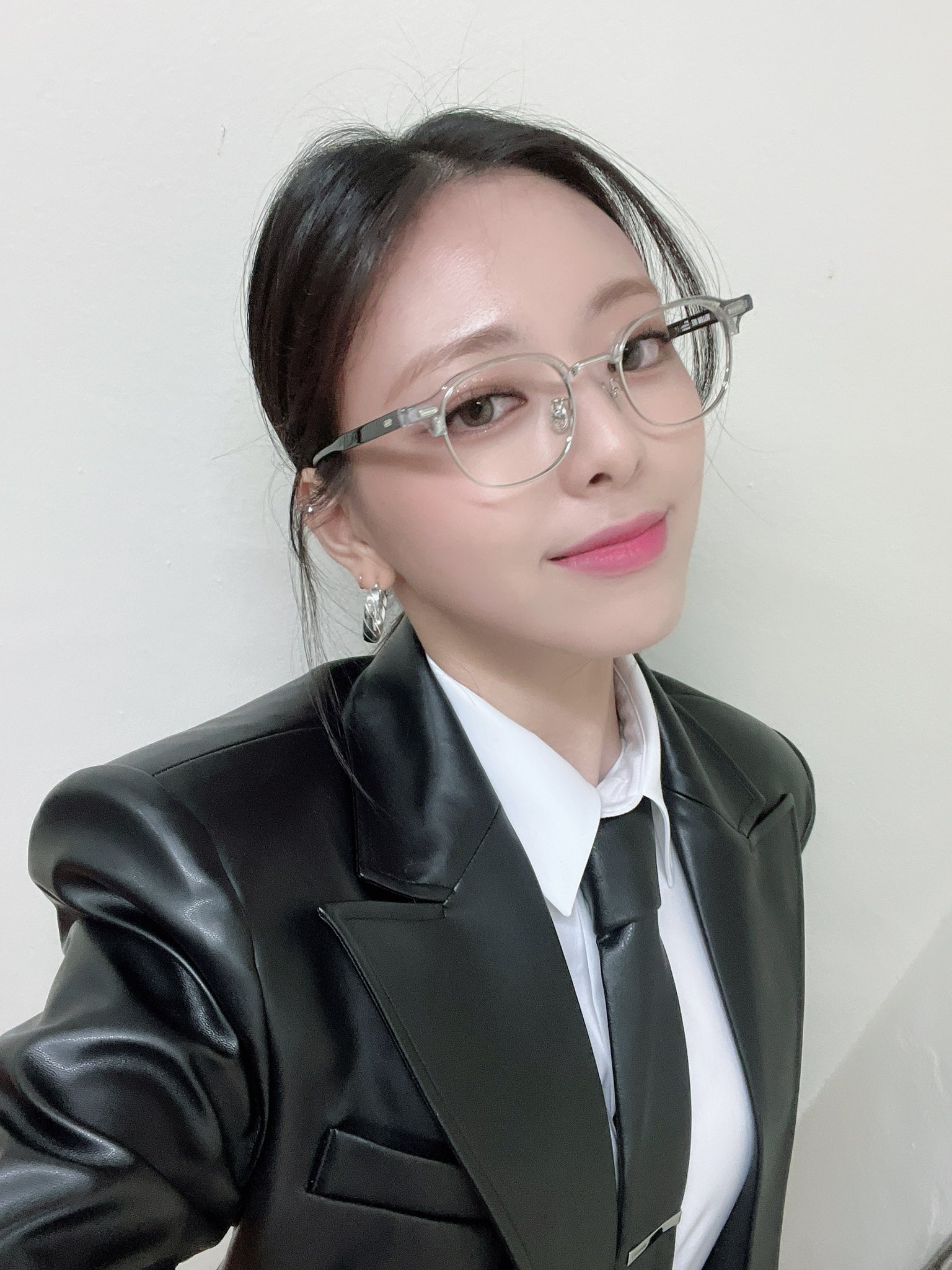 ITZY on Twitter: "Thanks to MIDZY’s love, ITZY got energy⚡ #ITZY #MIDZY @ITZYofficial #AAA ...