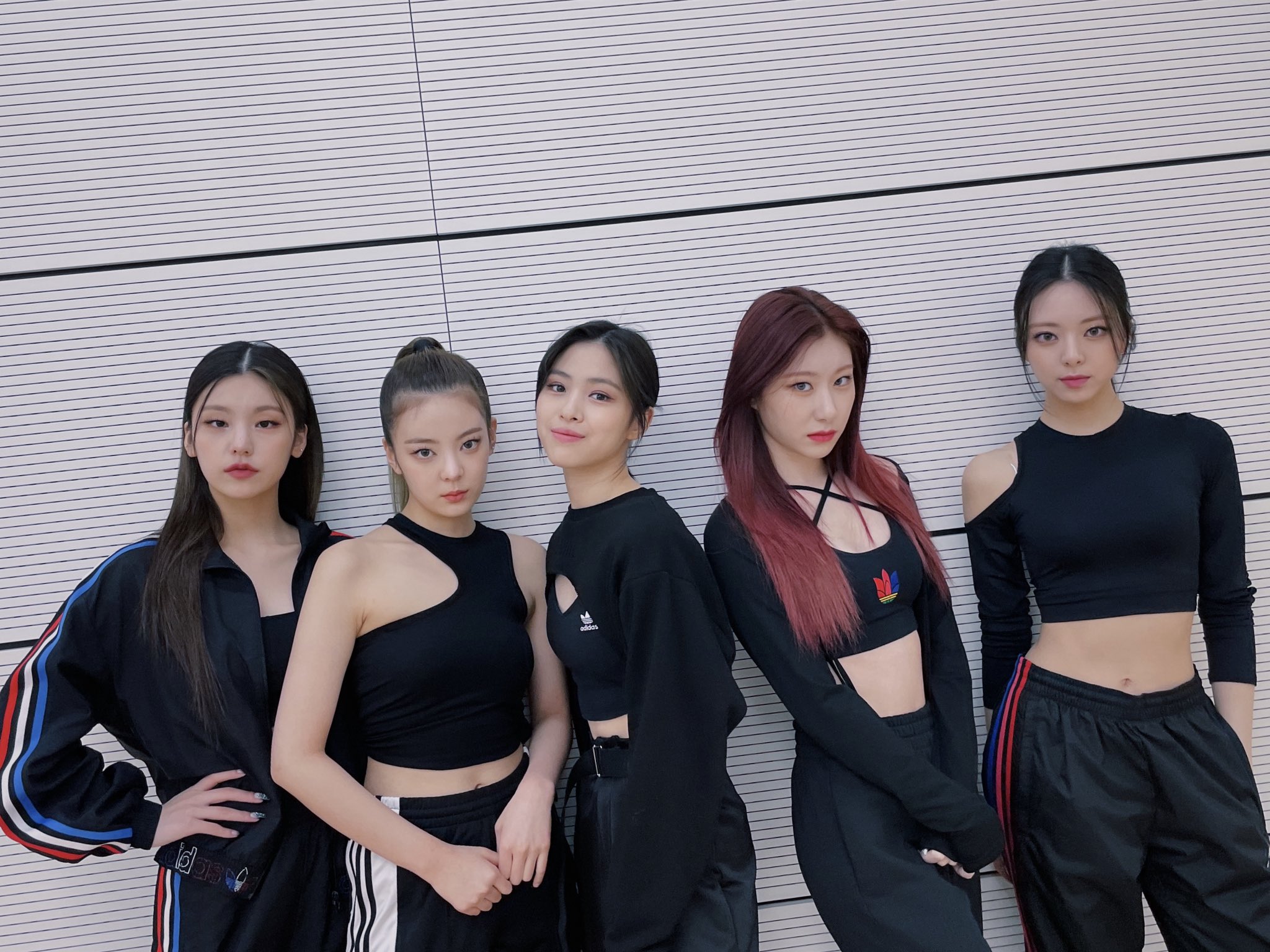 ITZY on Twitter: "ITZY Performance Practice | 2021 ASIA ARTIST AWARDS https://t.co/sIaf8e1HFF 📸 ...