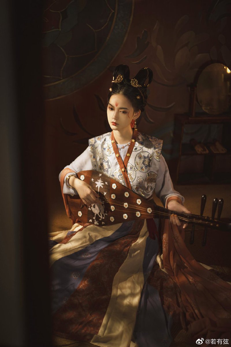 『唐製•褙子&交領齊腰』 Traditional female clothes • Beizi & Cross-collar upper ...